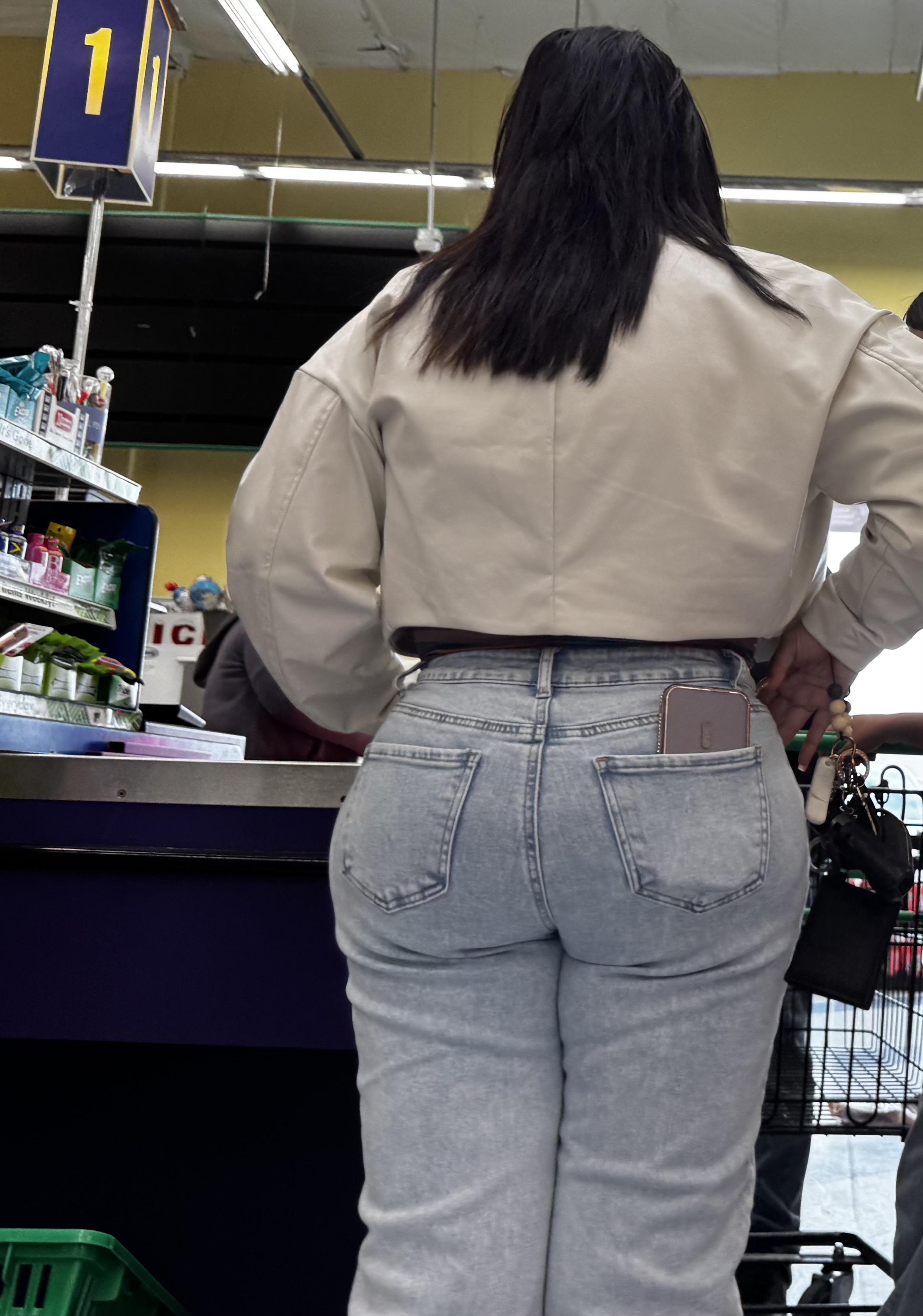 Latina BBL look back at OC - Tight Jeans - Forum