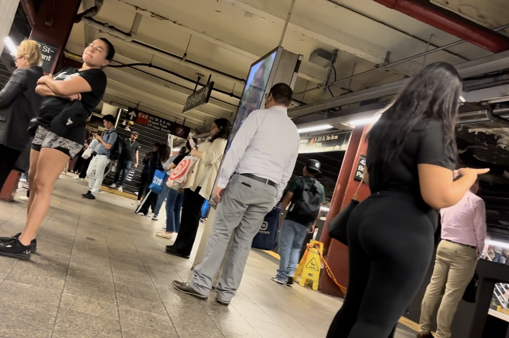 Phat Ass Dominican Thot VPL takes the Subway - Spandex, Leggings & Yoga Pants - Forum