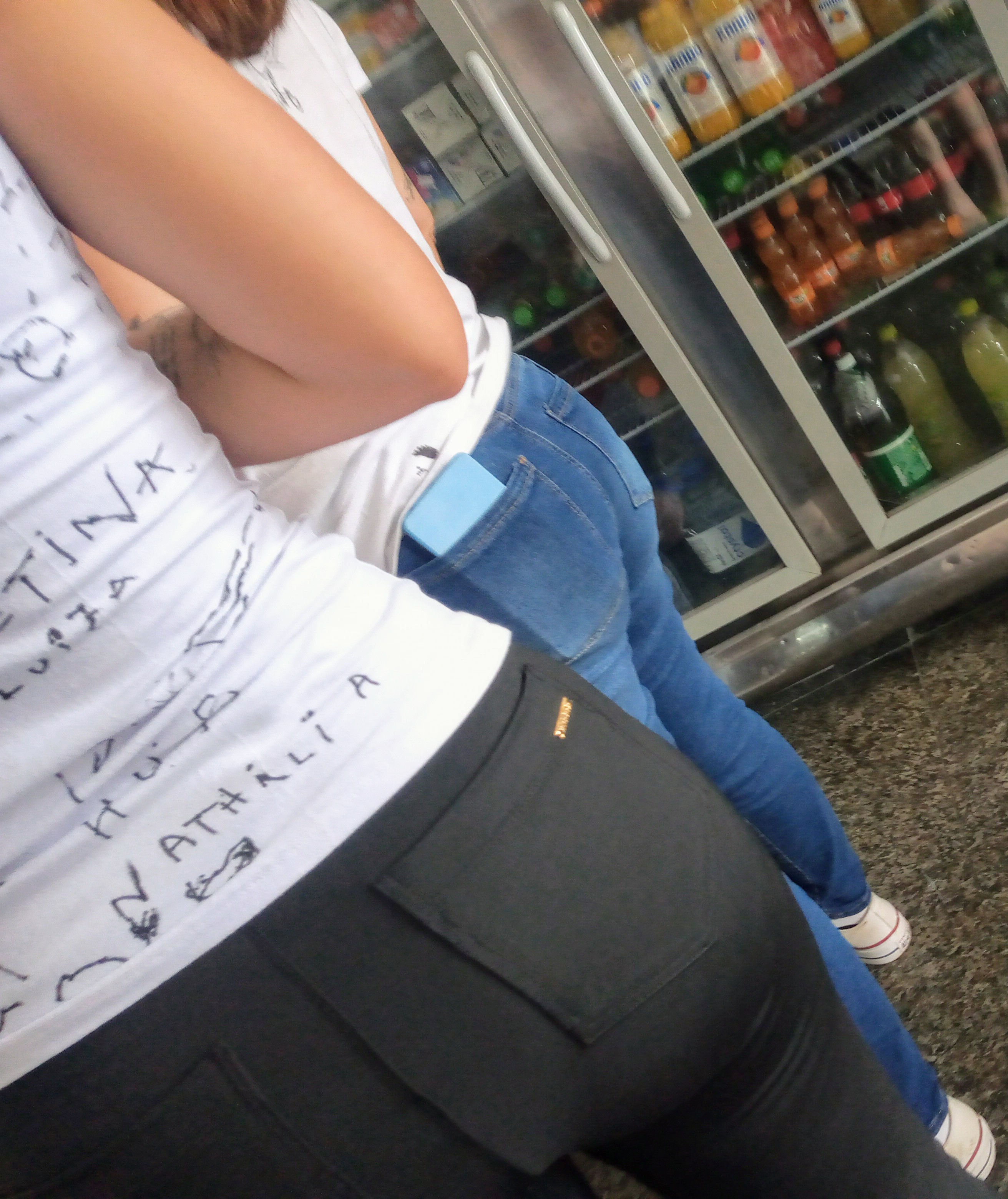 Some girls in bakery - Tight Jeans - Forum