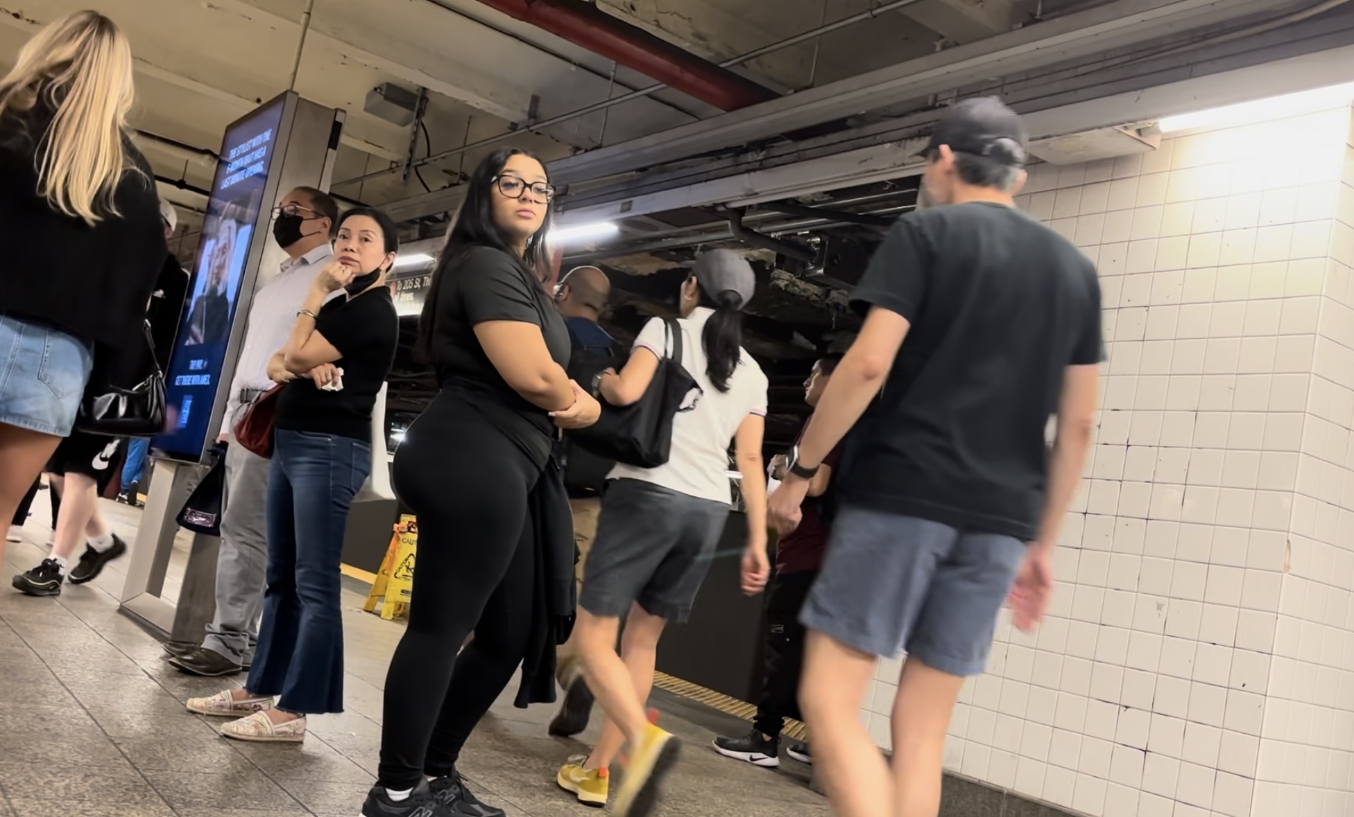 Phat Ass Dominican Thot VPL takes the Subway - Spandex, Leggings & Yoga Pants - Forum