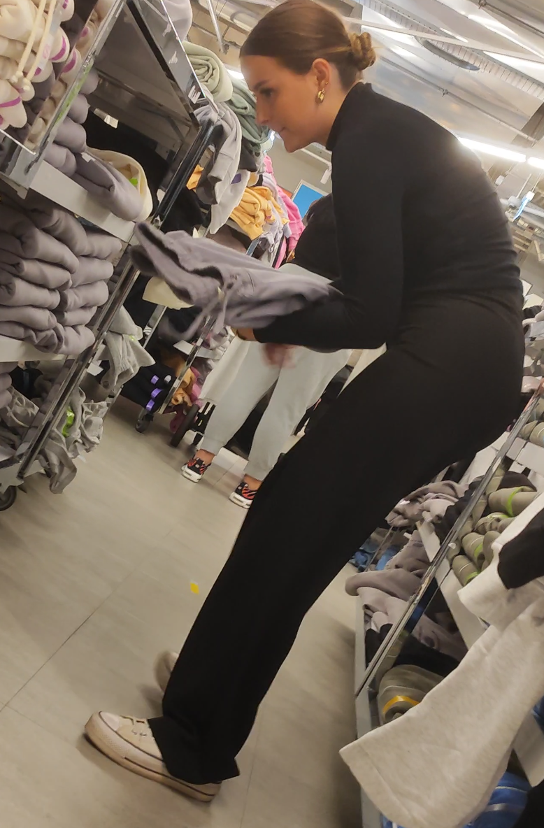 Saleswoman squat n bend when sorting clothes. 🥵🍑 oc - Tight Jeans - Forum