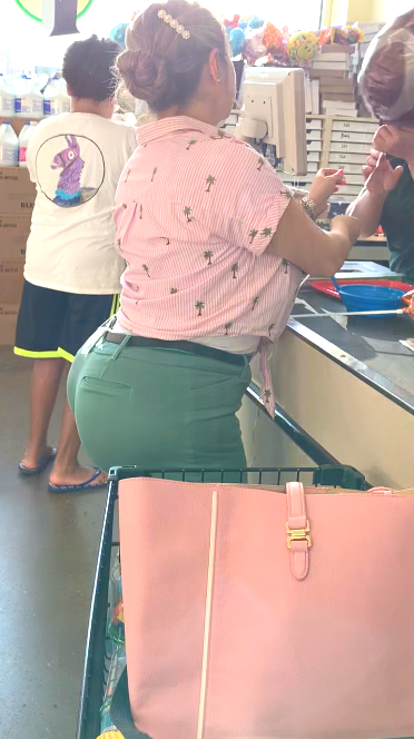 Hispanic with big bbl and hot face - Tight Jeans - Forum