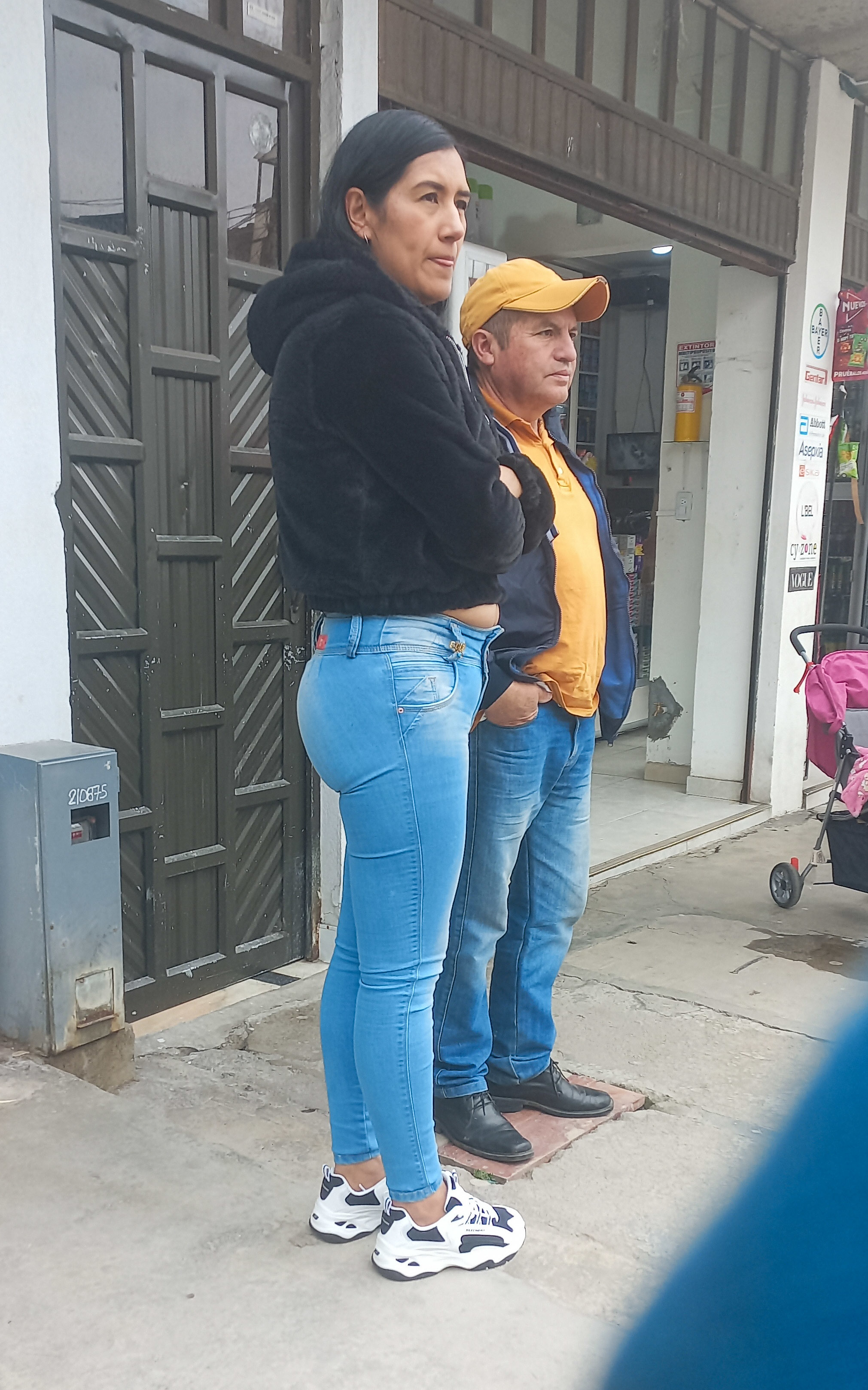 🍑 Nalgas paradas en jeans ajustados 🍑 - Tight Jeans - Forum