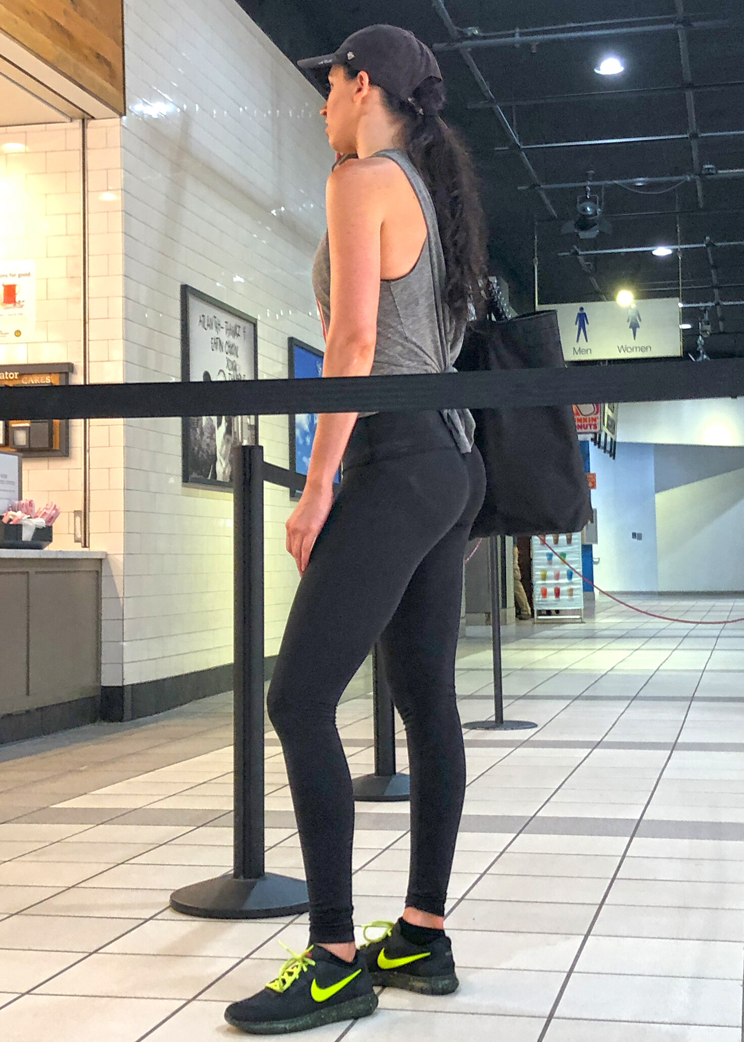 TONS or random candids - ass - Forum