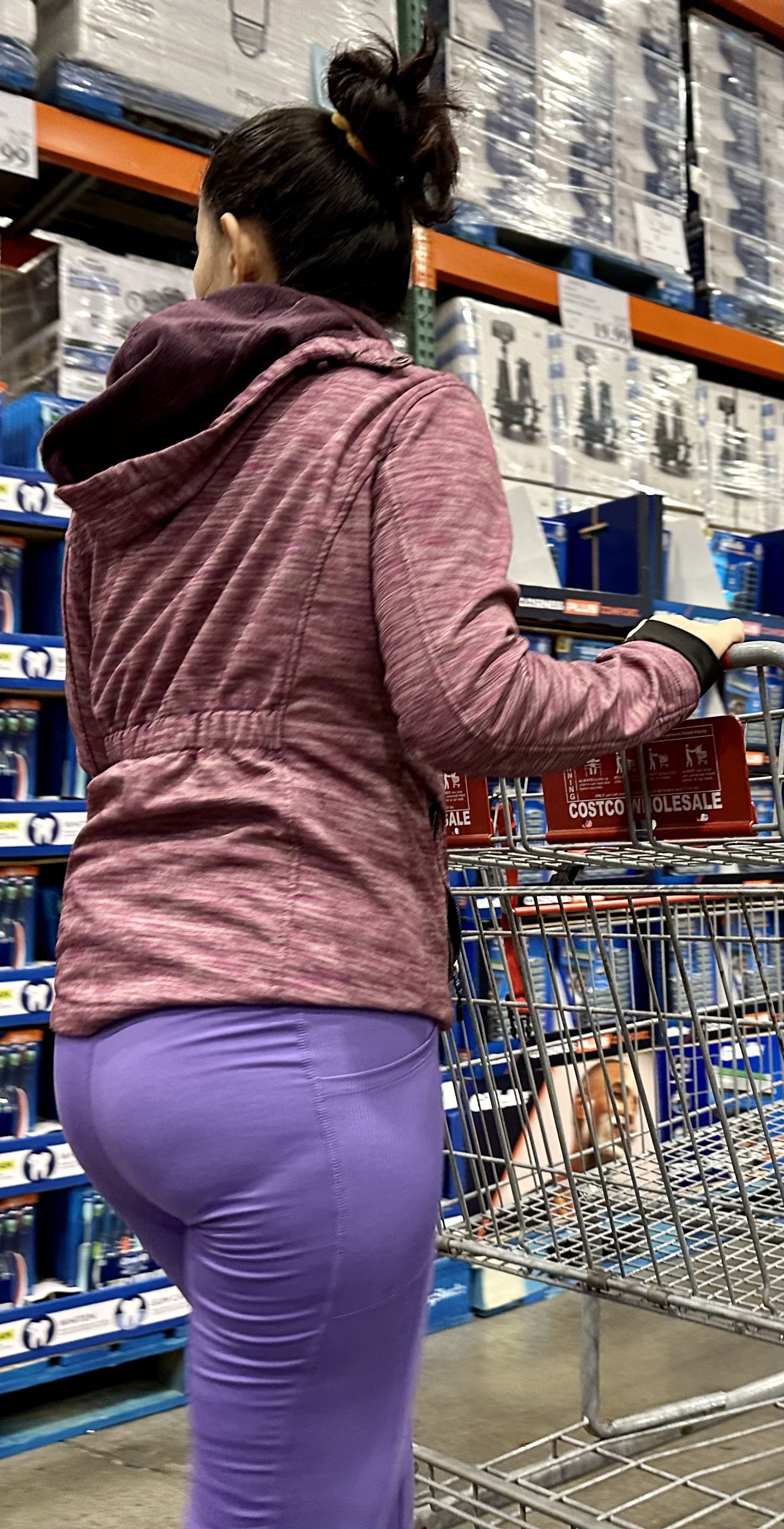 Costco Sighting - Latina milf in purple capri legging - Spandex ...