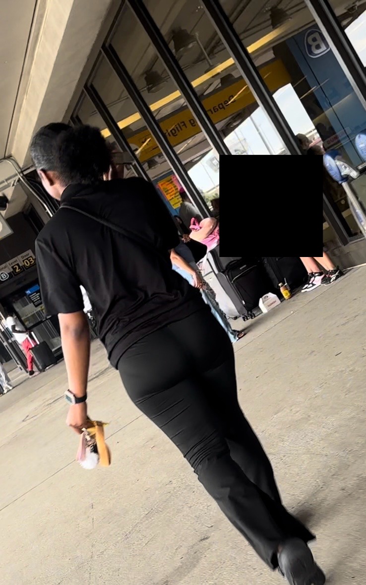 Jiggly booty ebony in tight shiny flare’s 😁🔥( OC , GIFs , VPL ...