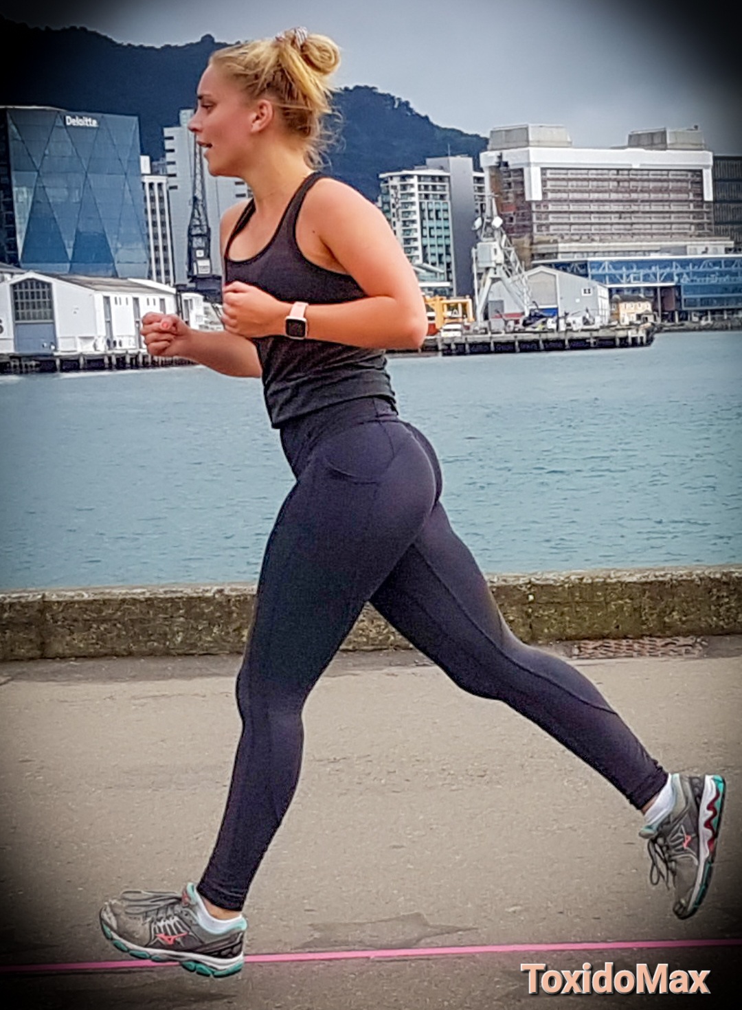 Perfect Running Bubble butt colege blonde caught me - Spandex, Leggings & Yoga Pants - Forum