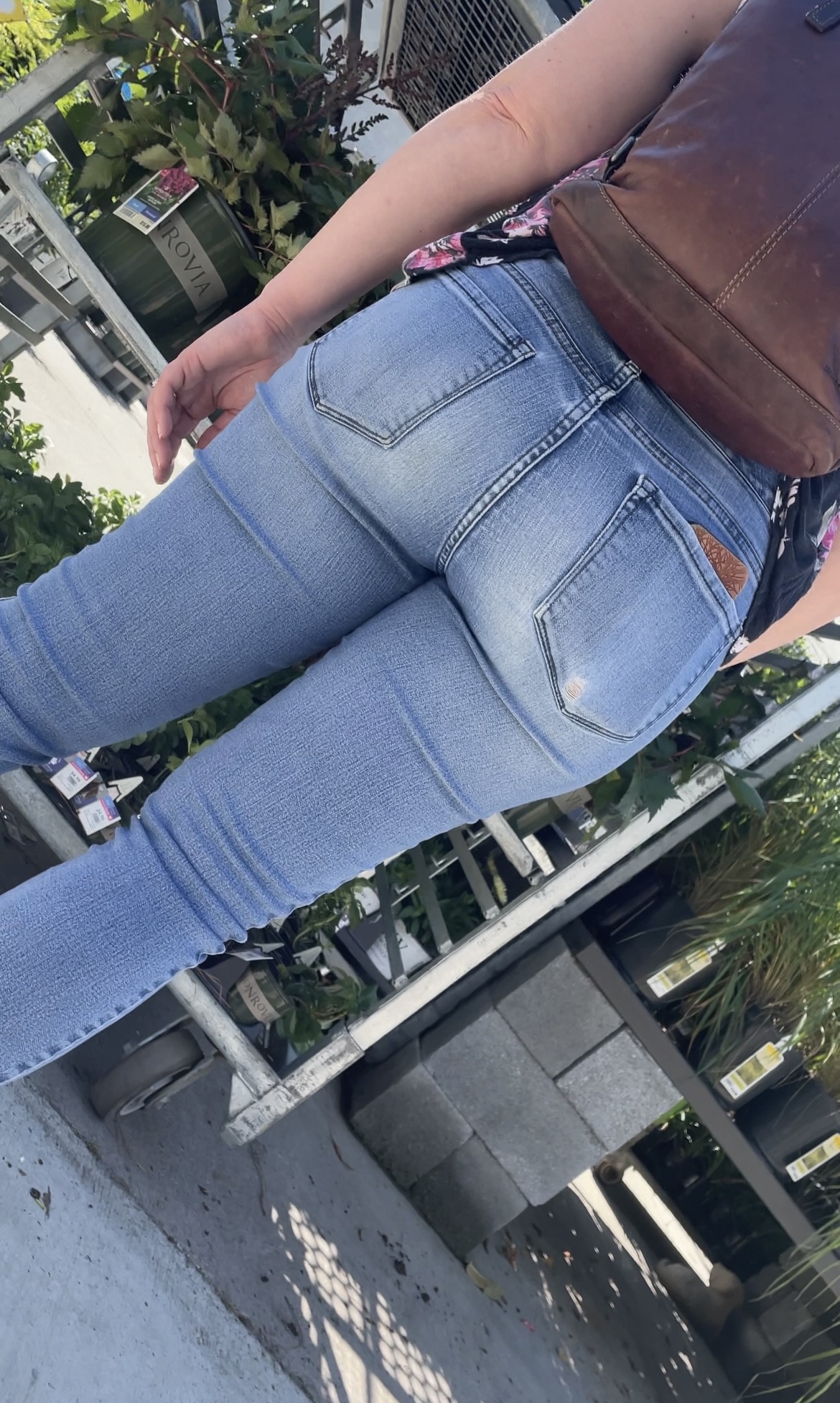 Juicy Ass Milf With Wide Hips Oc Tight Jeans Forum