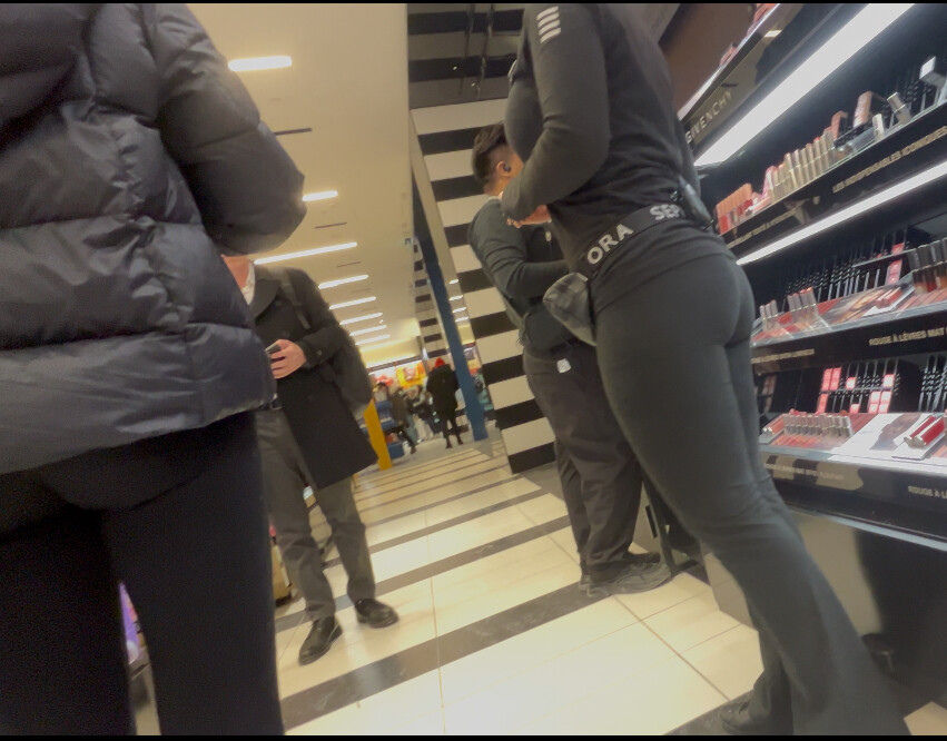 First post! Nice leggings ass Sephora worker - Spandex, Leggings & Yoga ...