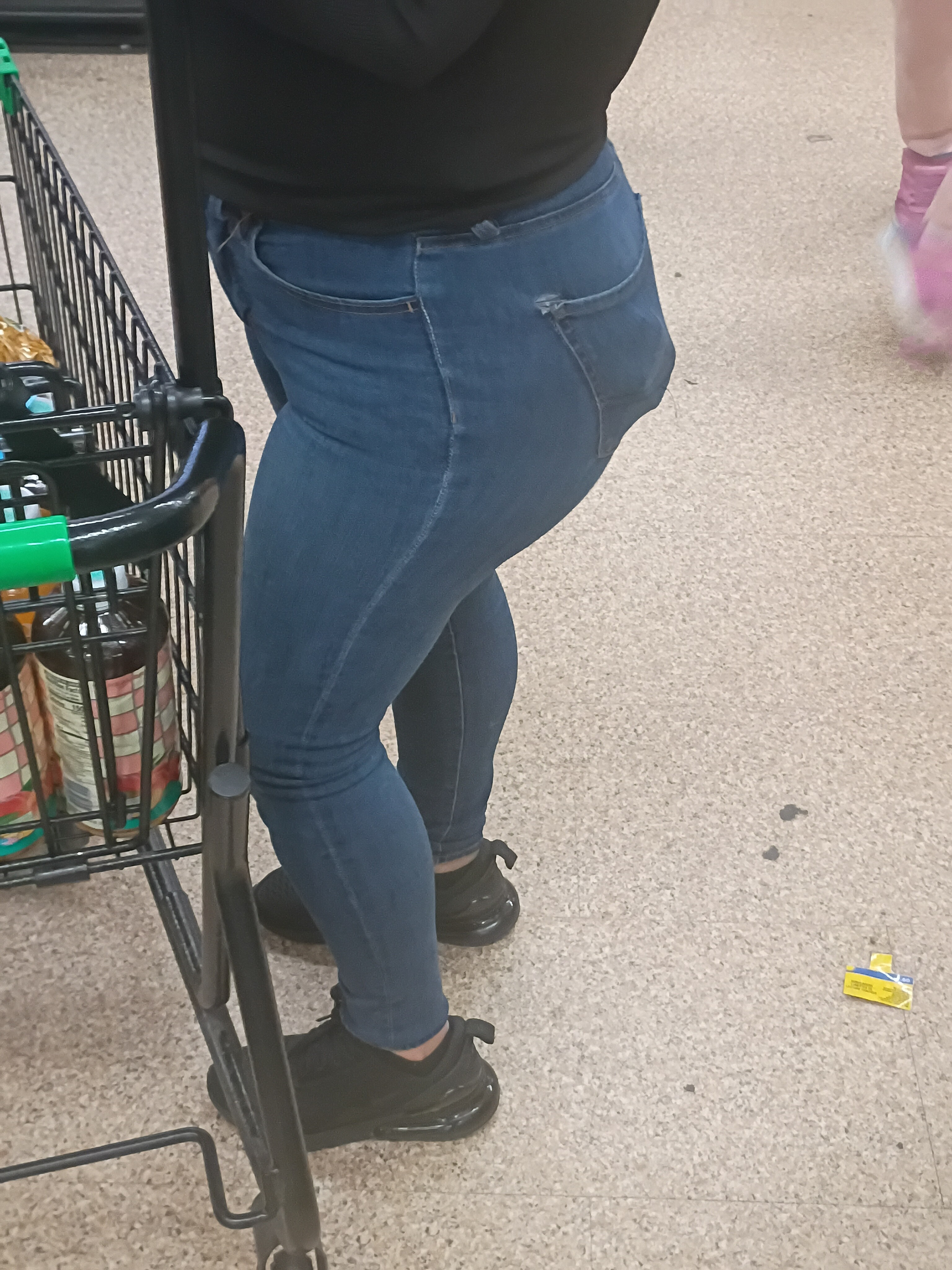 GYATTTTT Dollar Tree BBL Busty beautiful Latina - Tight Jeans - Forum