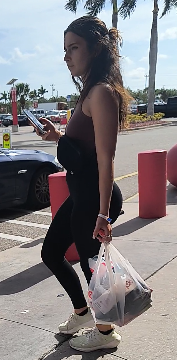 Gorgeous target girl catches me, ( I think kinda) - Forum