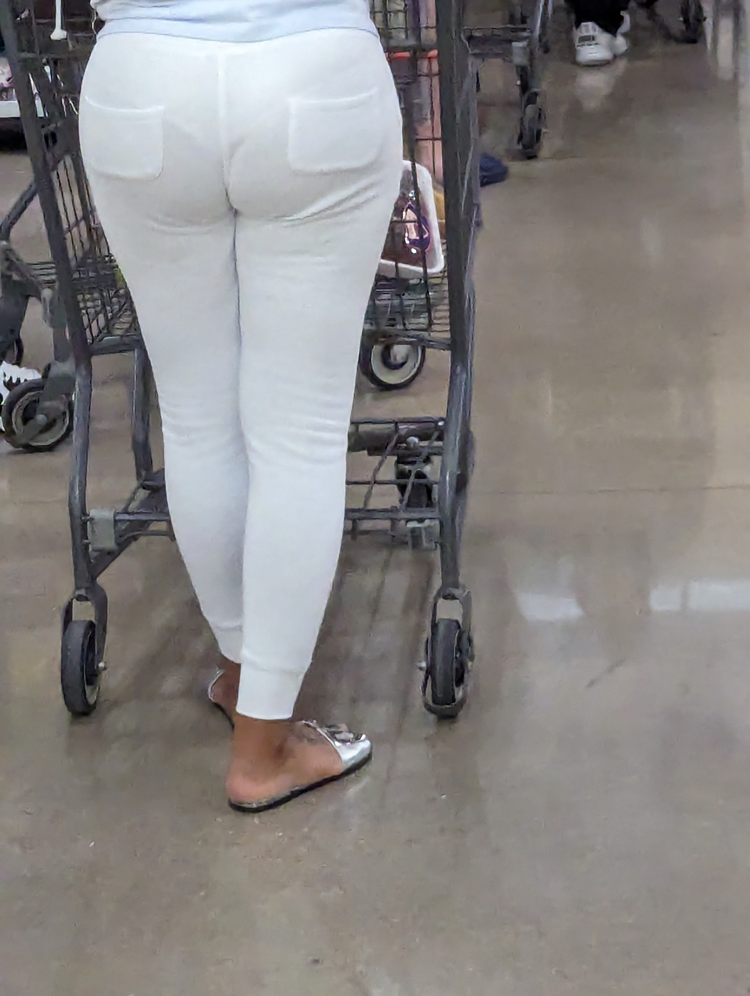 Curvy chick in all-white outfit with sexy vpl - Spandex, Leggings & Yoga Pants - Forum