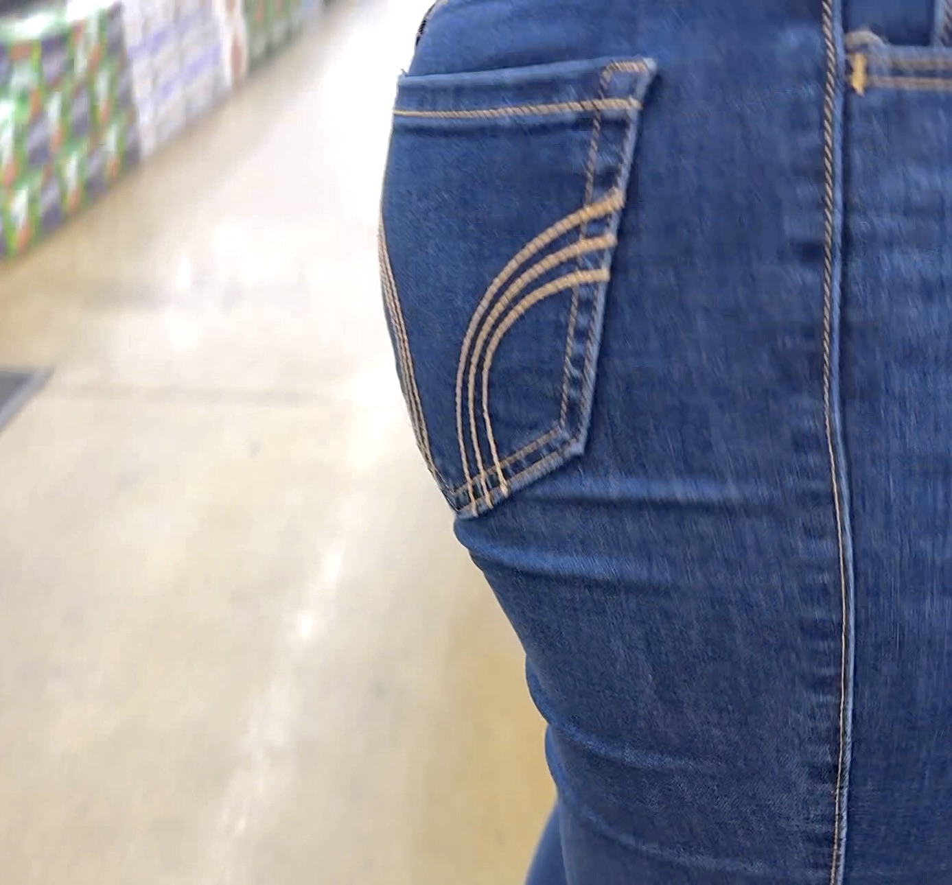 Mami Latina Chola Cashier w/Faceshots OC - Tight Jeans - Forum