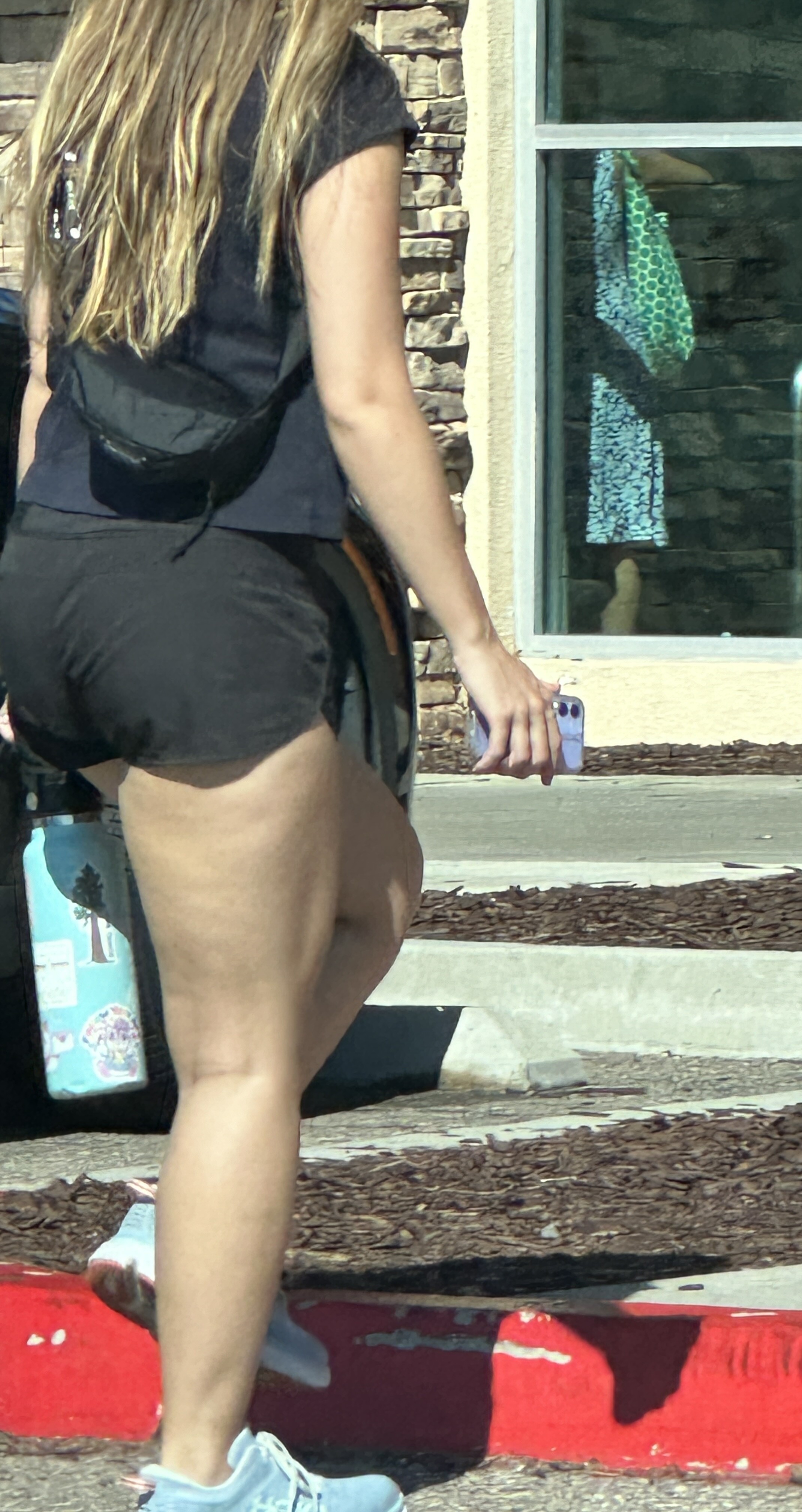 Beautiful college girl with amazing legs… I love when they smile at you - Short Shorts ...