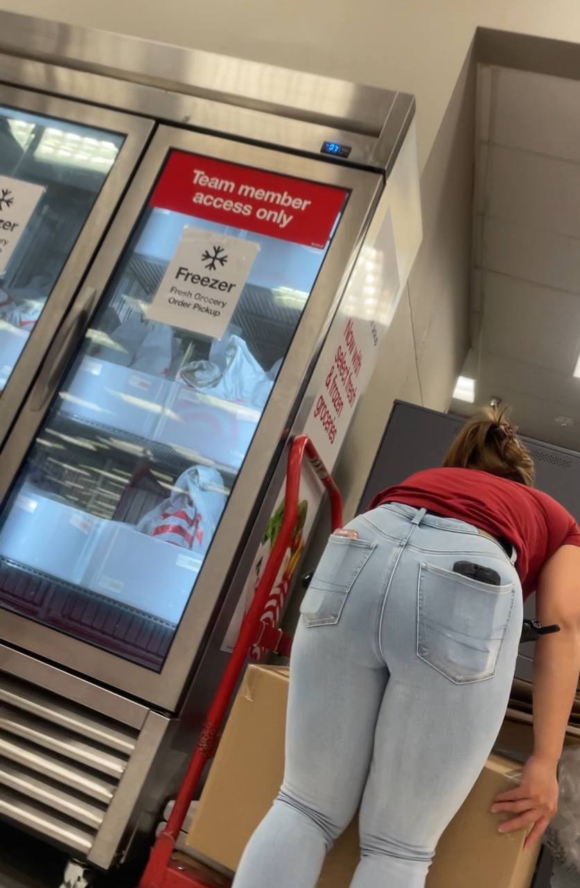 Thick target Asian baddie in tight jeans (bending over) - Tight Jeans - Forum