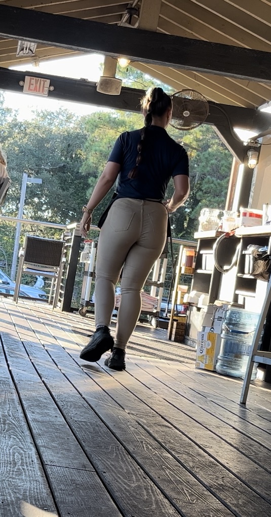 Butter Face Server in TIGHT Pants - Tight Jeans - Forum