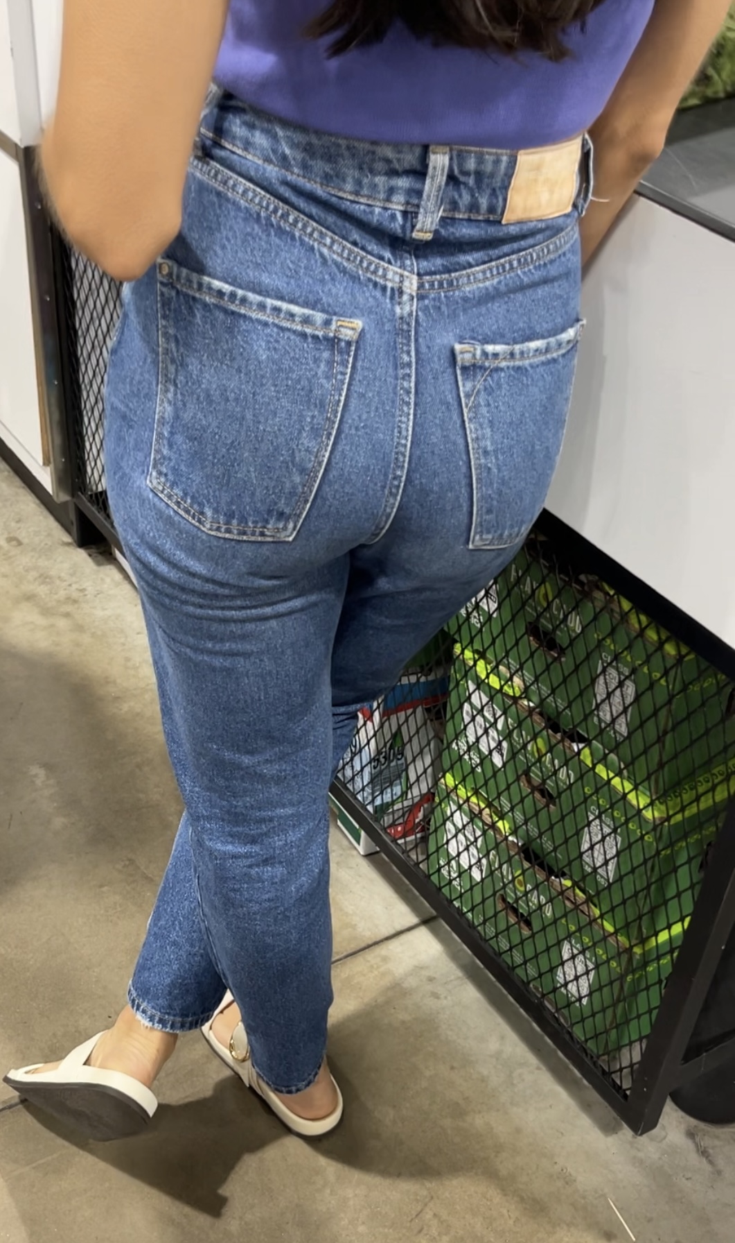 Gorgeous mexican at Costco 🇲🇽🍑🤤 - Tight Jeans - Forum