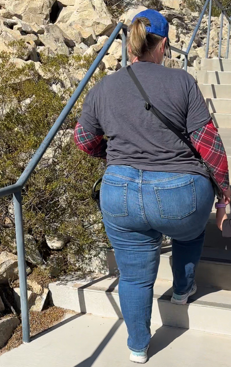 White BBW Mom with big, dumpy ass - Tight Jeans - Forum