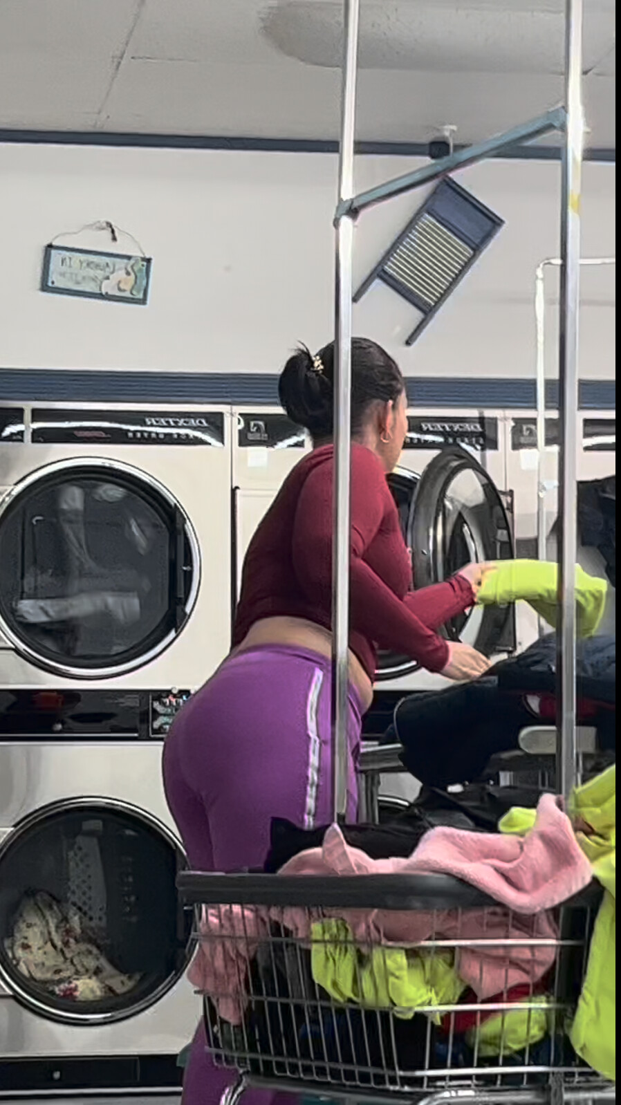 Thick latina milf at laundry mat - Spandex, Leggings & Yoga Pants - Forum