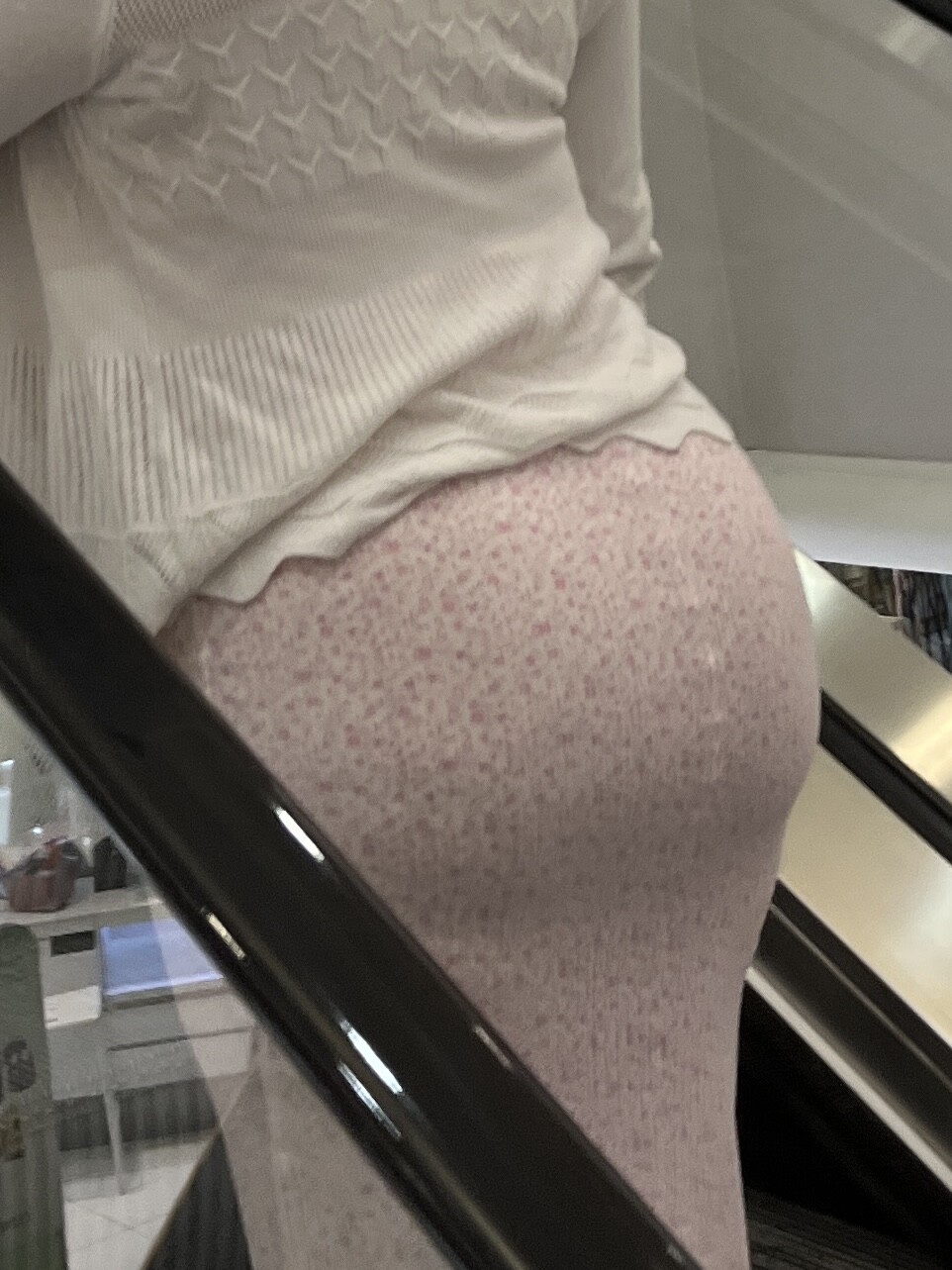 Latina beautiful big ass in tight skirt. OC - ass - Forum