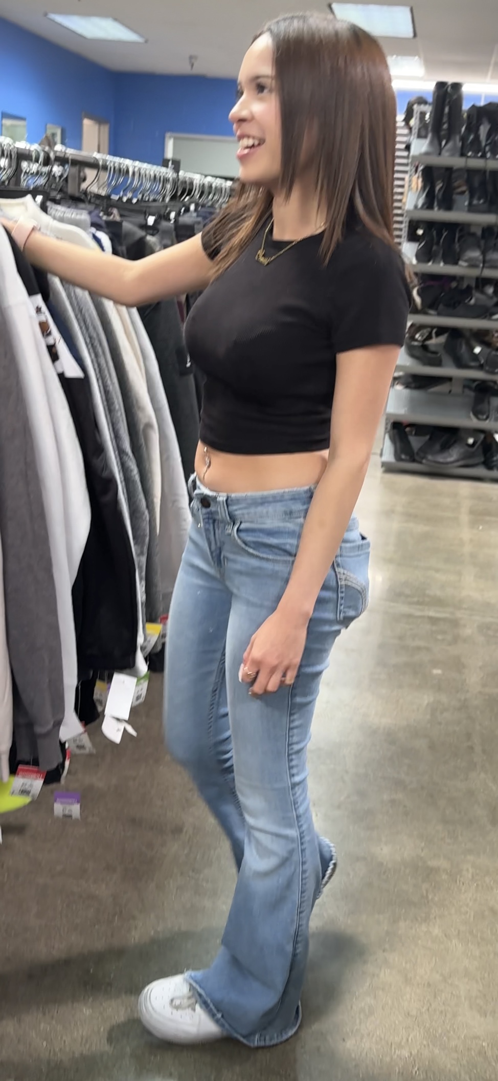 Petite Asian ho showing off tramp stamp & bubble butt - Tight Jeans - Forum