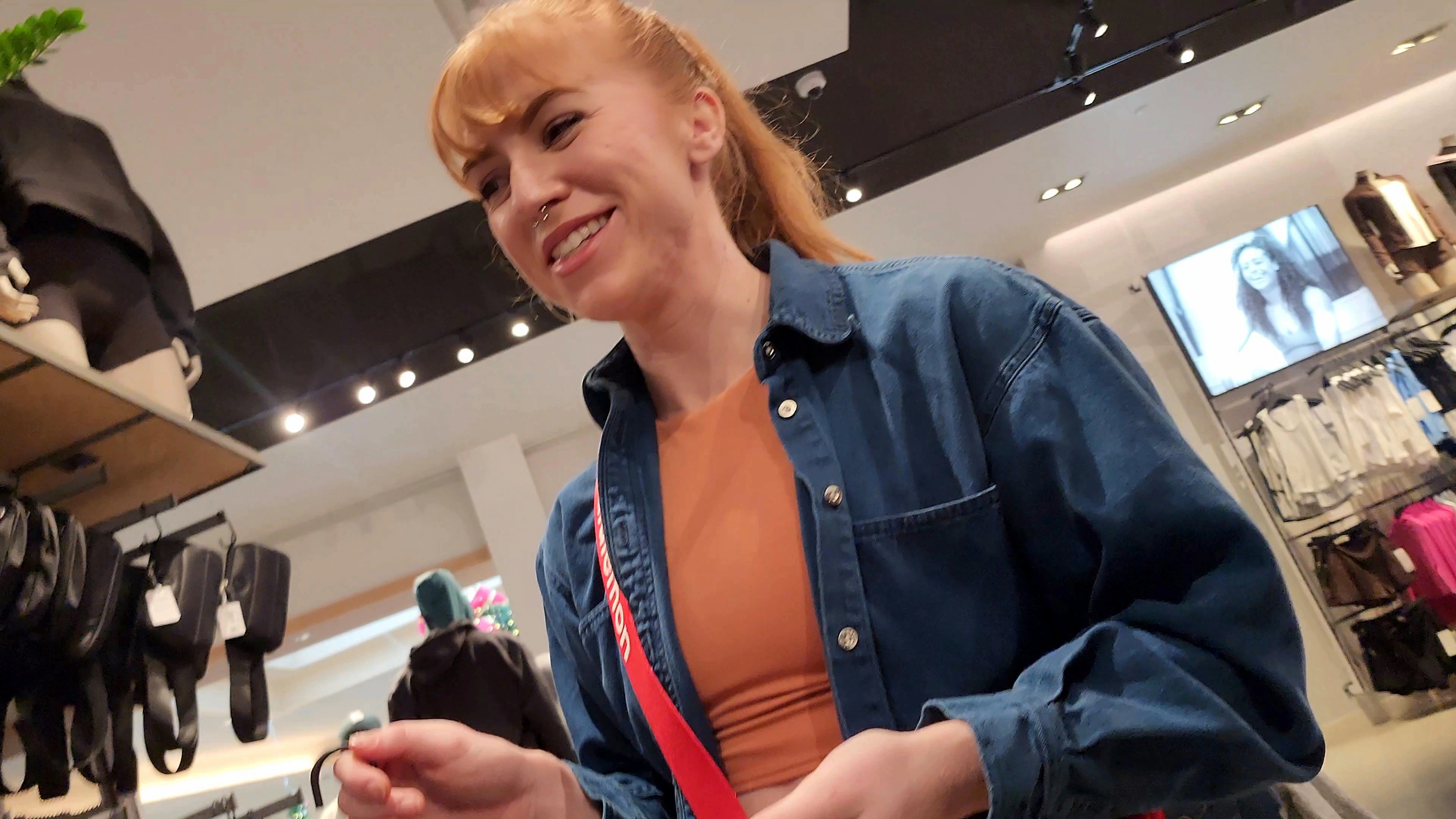 Beautiful Lululemon worker - Spandex, Leggings & Yoga Pants - Forum