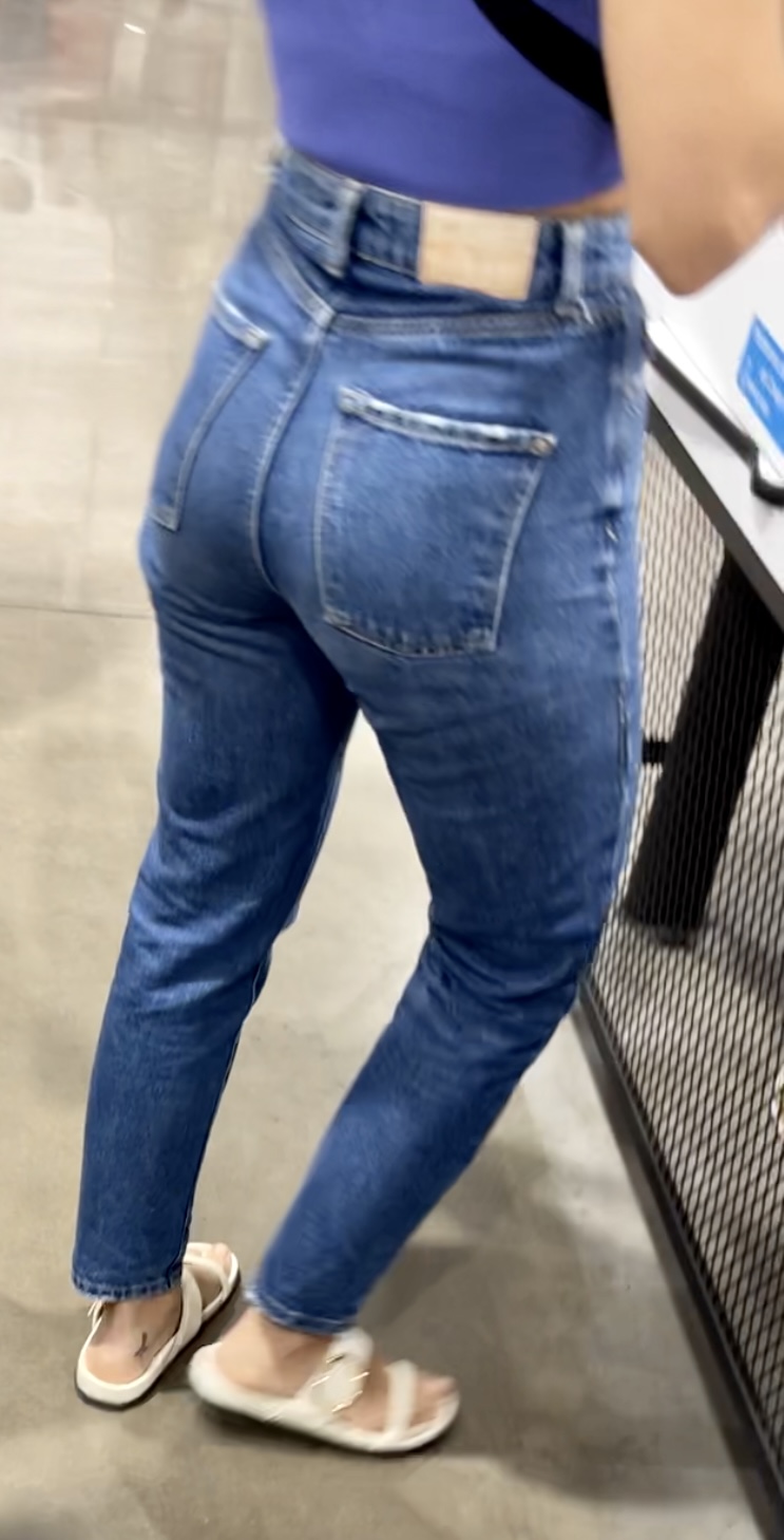 Gorgeous mexican at Costco 🇲🇽🍑🤤 - Tight Jeans - Forum