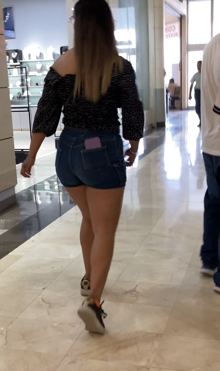 Thick latin girl with shorts - Short Shorts & Volleyball - Forum