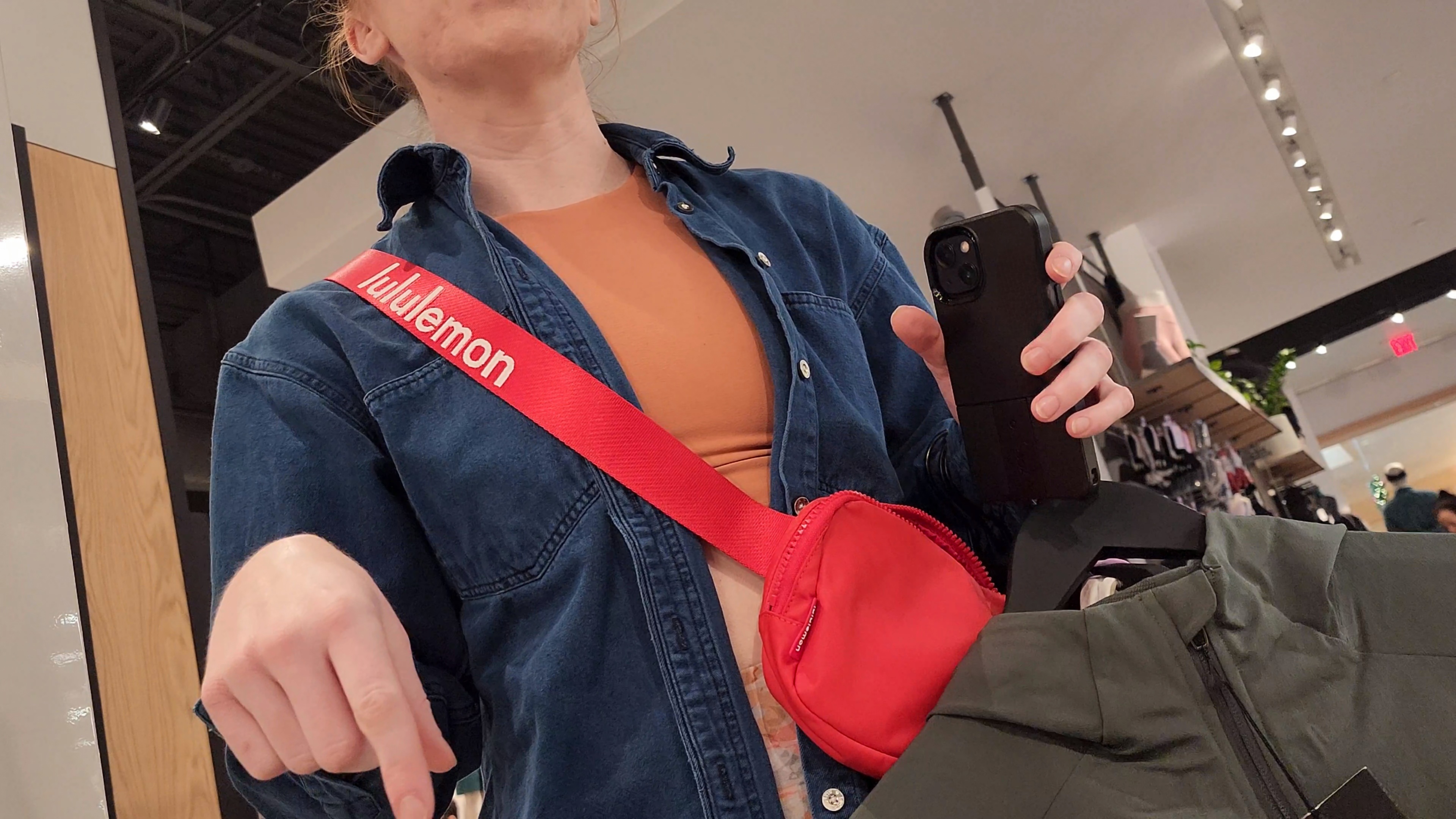 Beautiful Lululemon worker - Spandex, Leggings & Yoga Pants - Forum