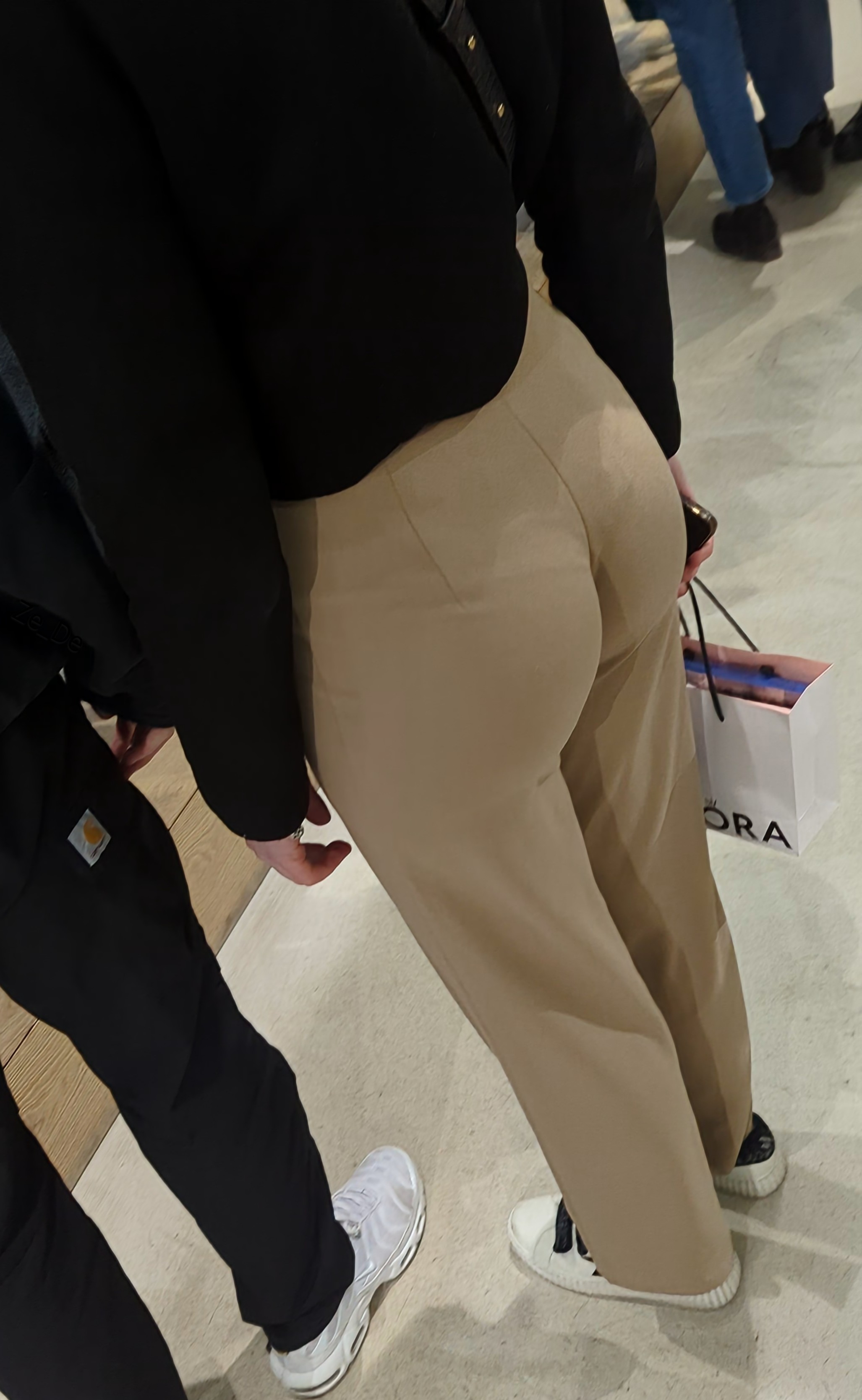 Another beige pants VPL 2 - Forum