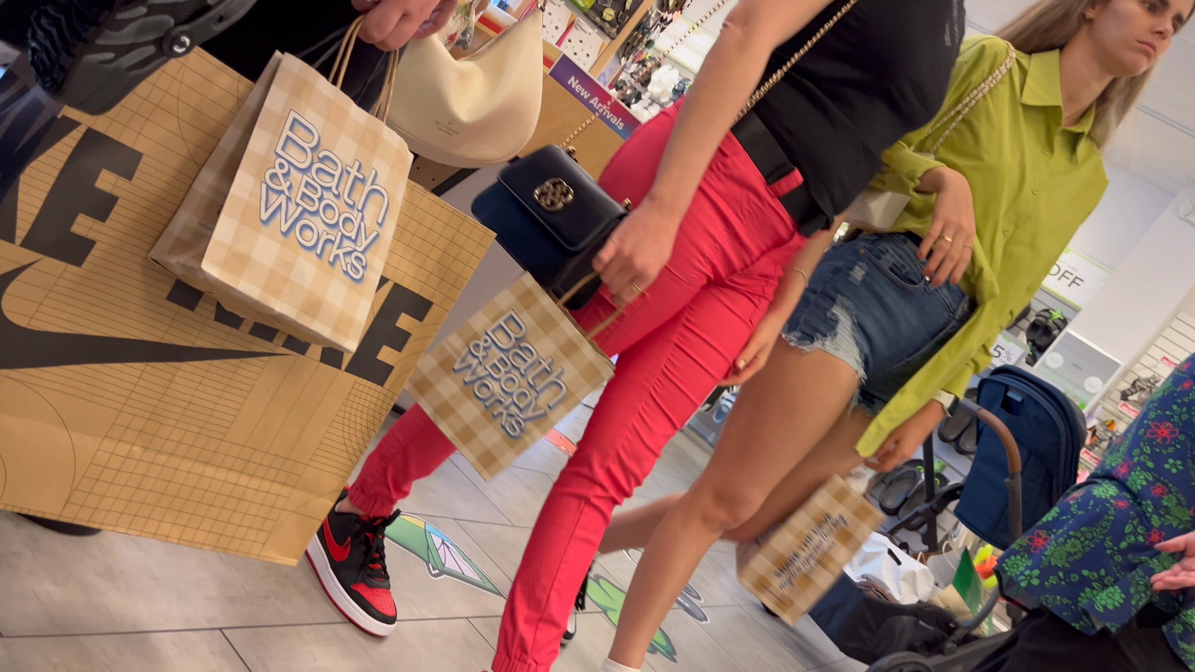 Banging Latina milf in croc store - Spandex, Leggings & Yoga Pants - Forum