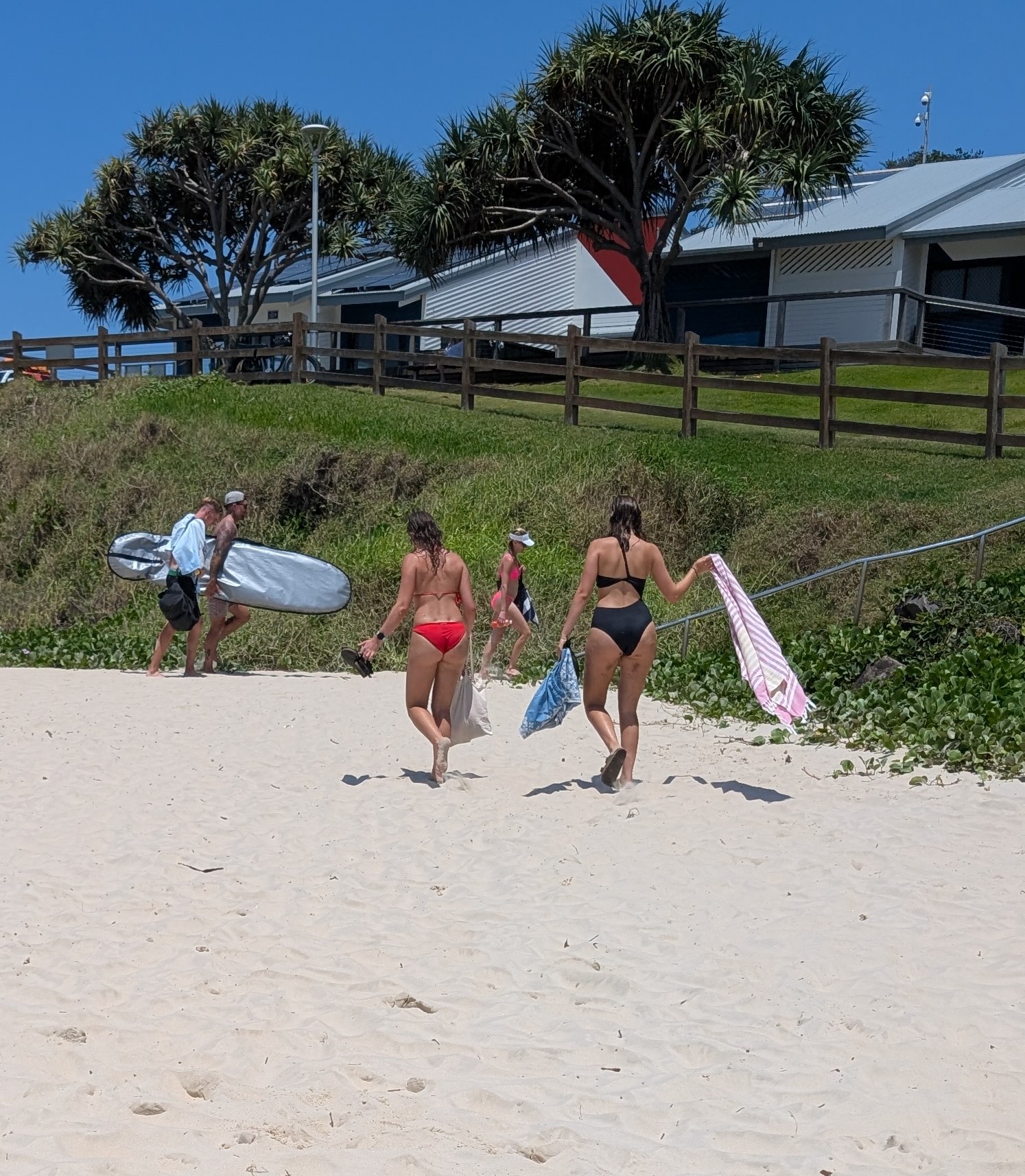 Super cheeky group on the beach OC - Beach & Bikini - Forum