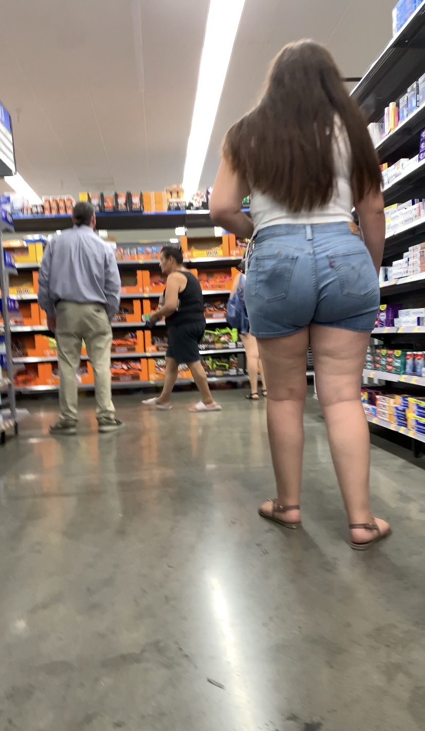 ButterFace Milf nerd with an ASS… 916 - Short Shorts & Volleyball - Forum