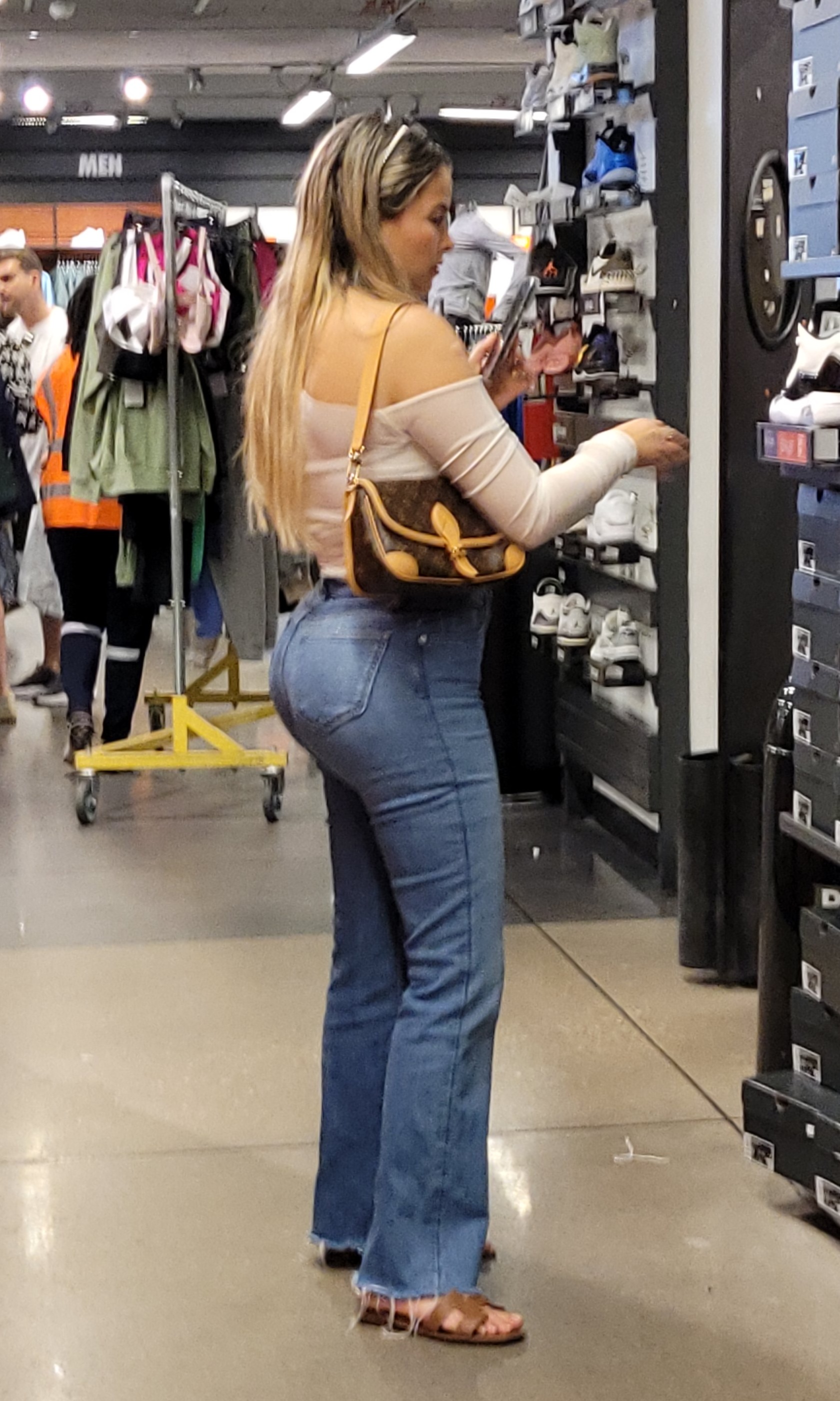 Thicc Blonde Latina Wearing Bootcut Jeans [oc] Tight Jeans Forum