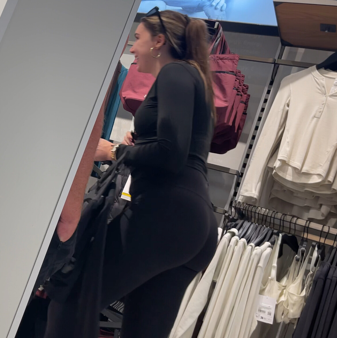 Blonde In Lulus At The Lulu Store 💦 Forum