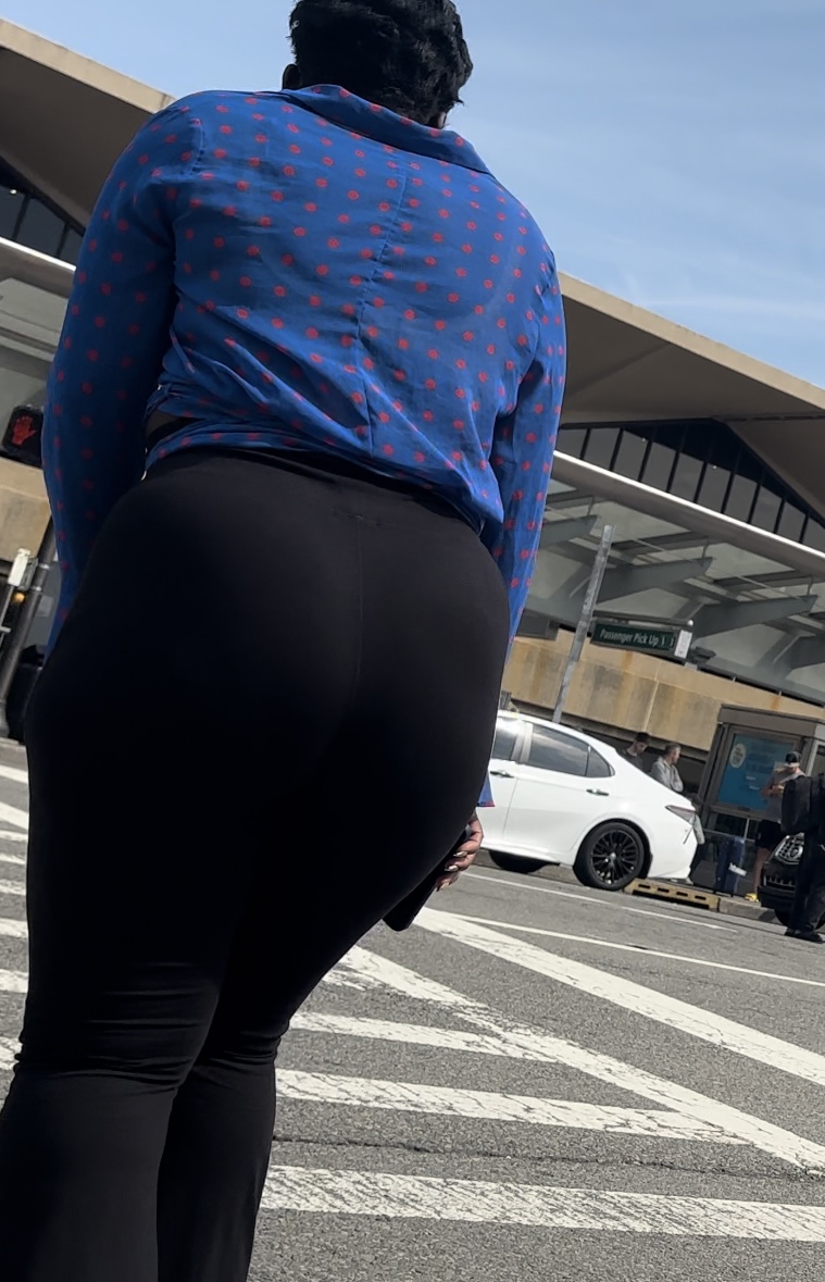 Black Queen with the YAMS in leggings at the airport 🍑( OC , GIFs ...