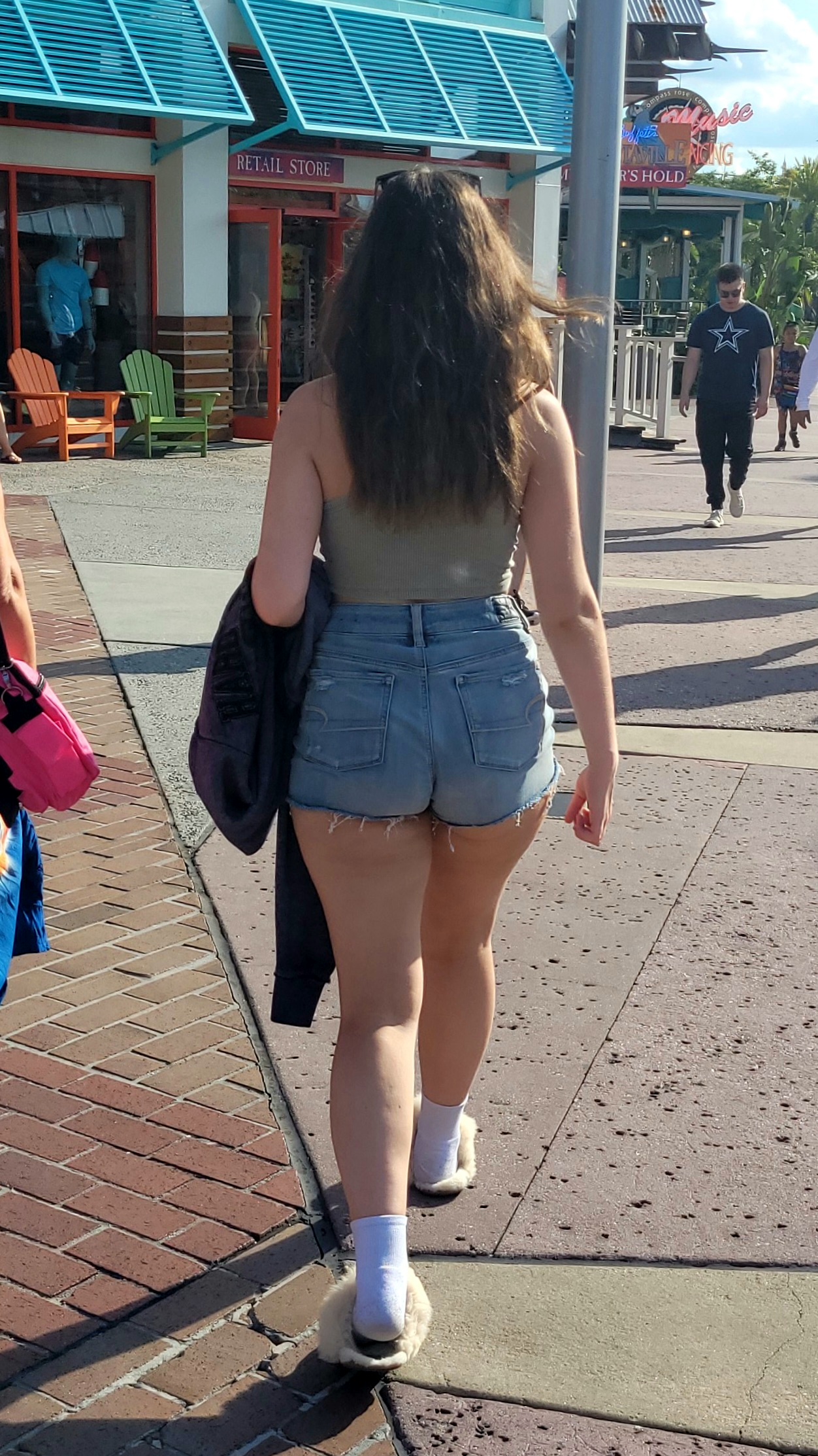 PAWG In Short Jean Shorts At A Theme Park Tight Jeans Forum PAWG In Short Jean Shorts At A Theme Park Tight Jeans Forum