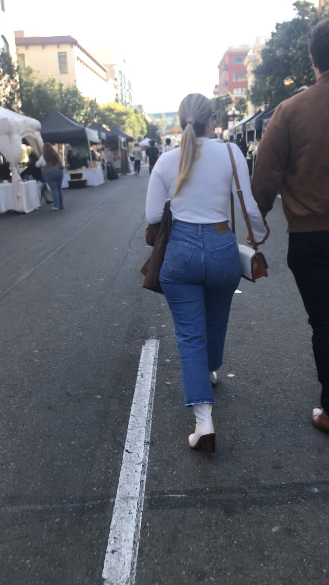 Capping someone’s Juicy PAWG Girlfriend 🍑 🤤 - Tight Jeans - Forum