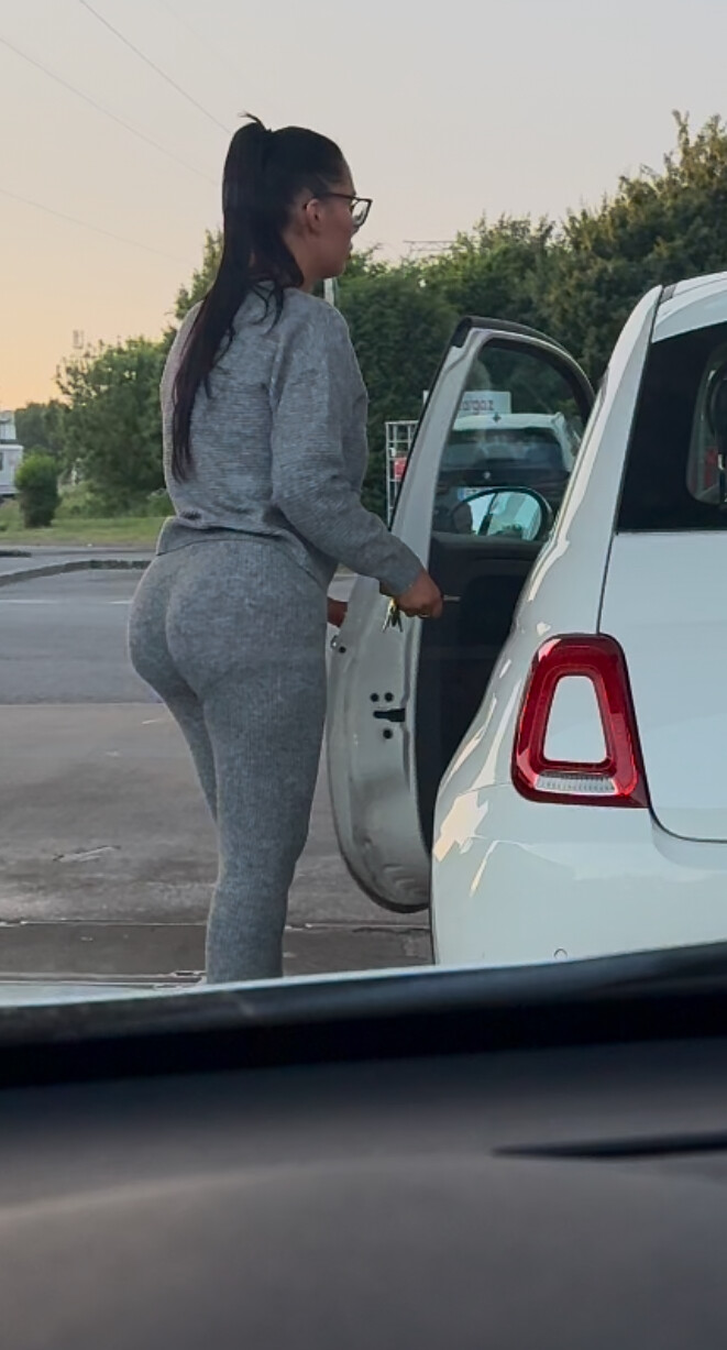 BBL beurette at gaz station (OC) - Spandex, Leggings & Yoga Pants - Forum