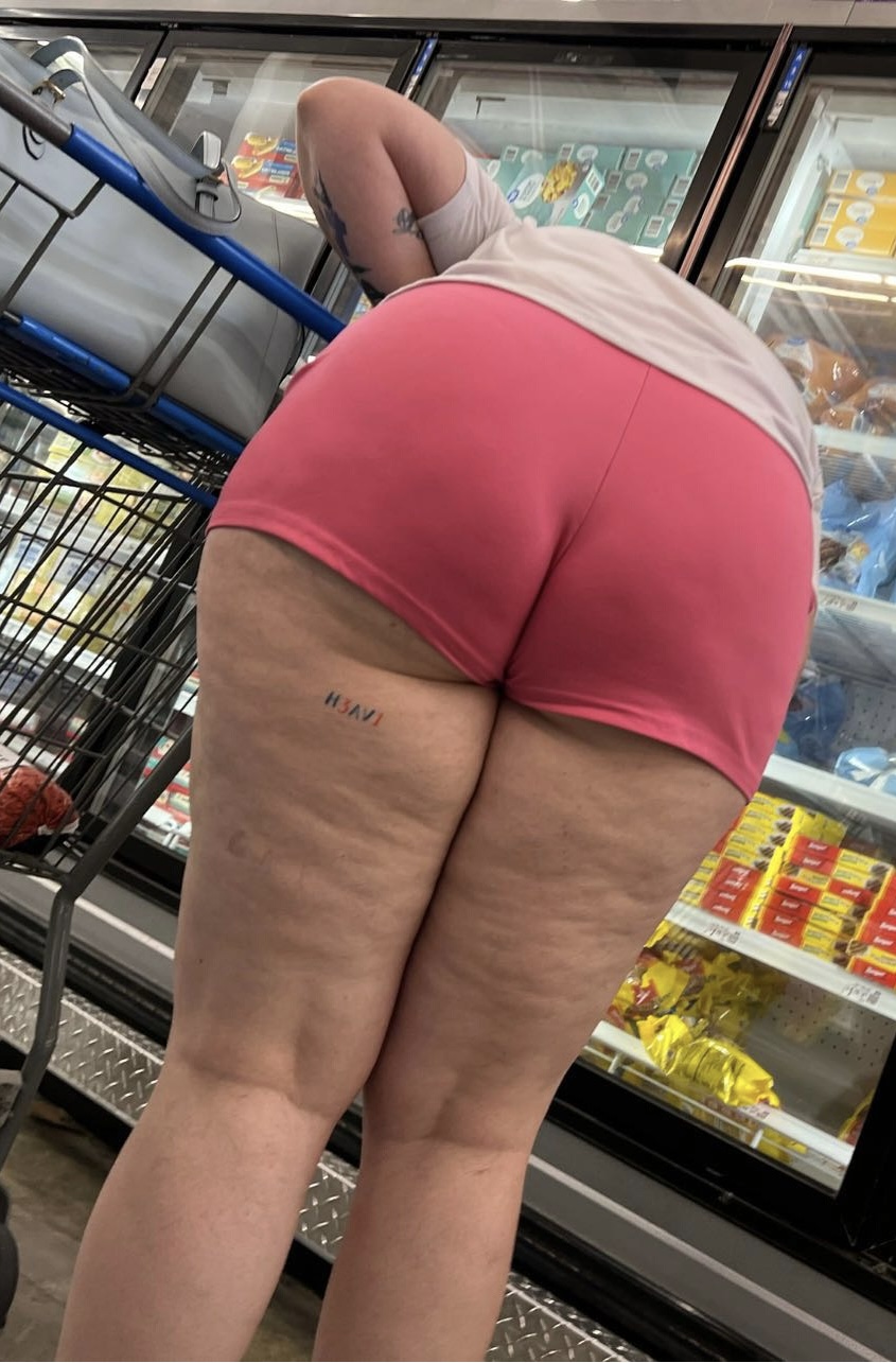 Pink shorts milf pawg showing undercheek - Forum