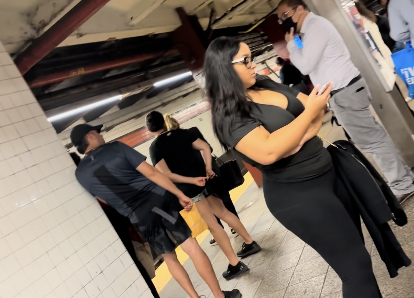 Phat Ass Dominican Thot VPL takes the Subway - Spandex, Leggings & Yoga Pants - Forum