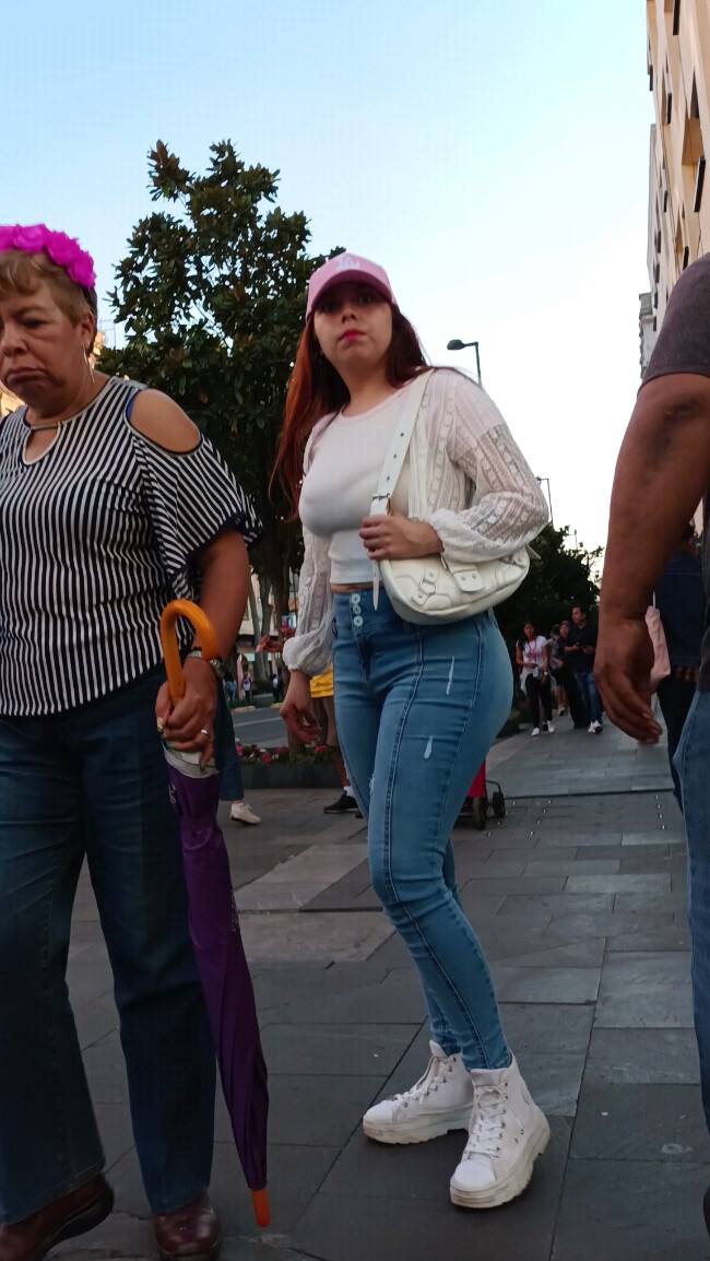 Pretty Mexican With A Beautiful Ass And Big Tits Tight Jeans Forum