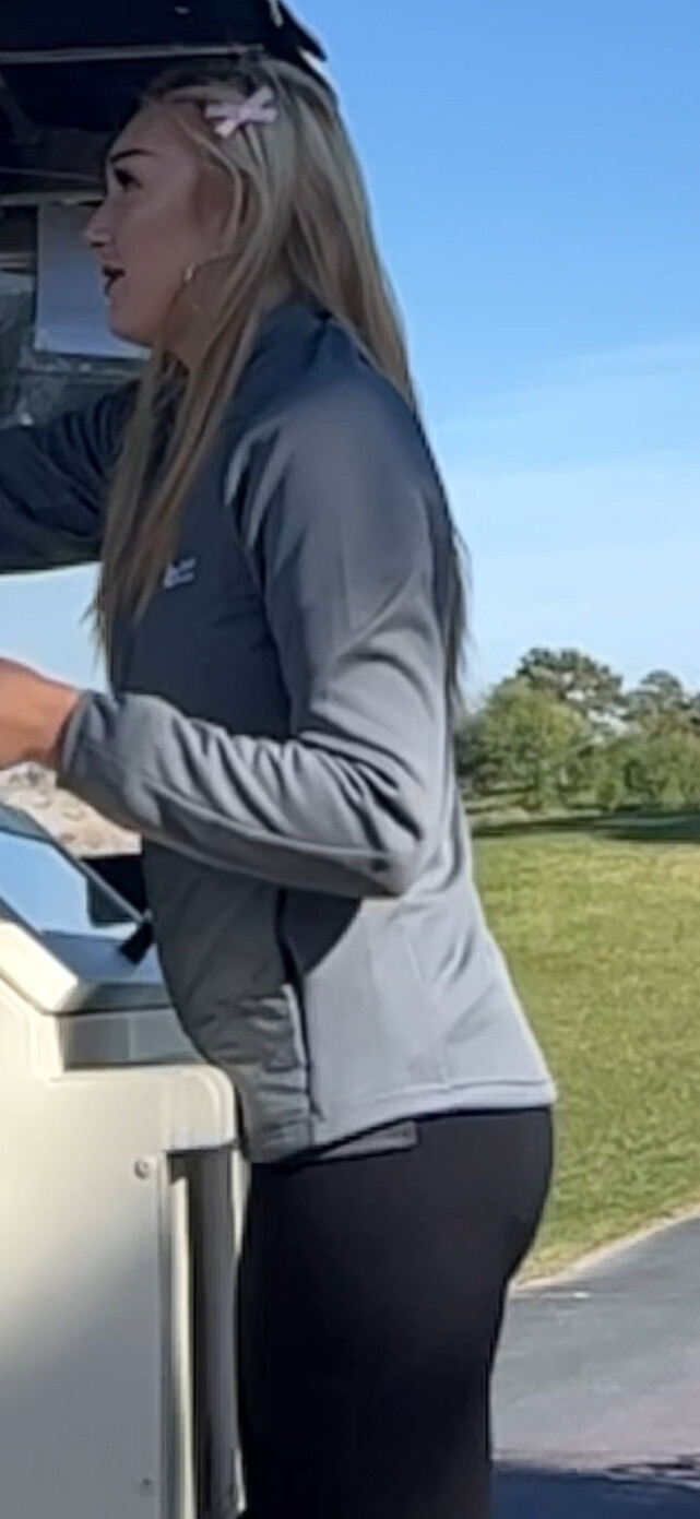 Tight Blonde Cart girl - Spandex, Leggings & Yoga Pants - Forum