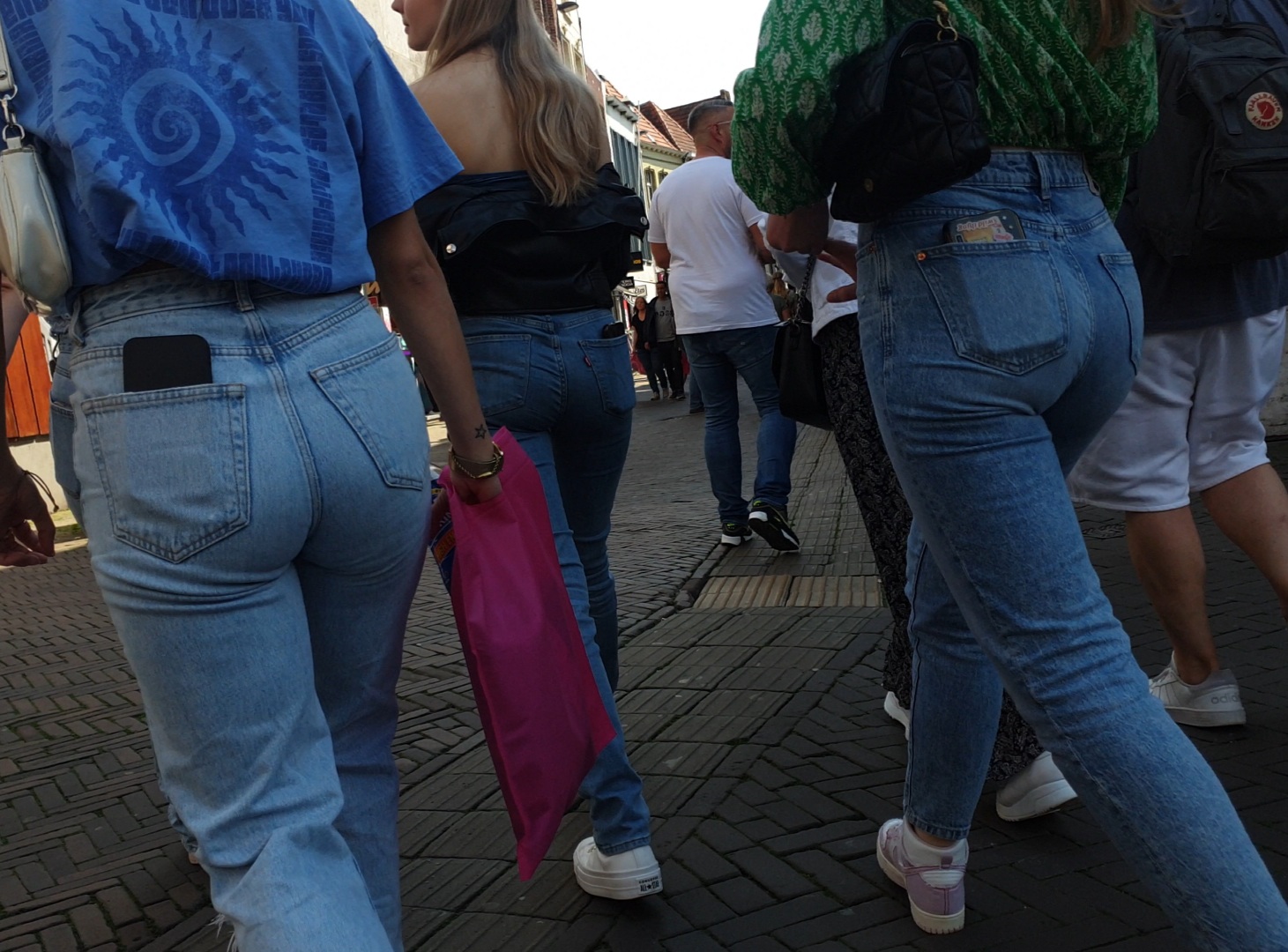 Team jeans! 4 girls with tight asses shopping around in tight jeans ...