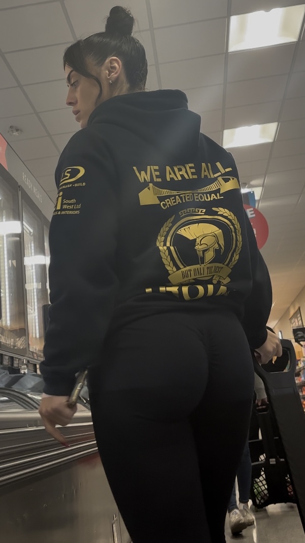 Crazy revealing leggings on gym girl stunner! (OC) - Spandex, Leggings & Yoga Pants - Forum