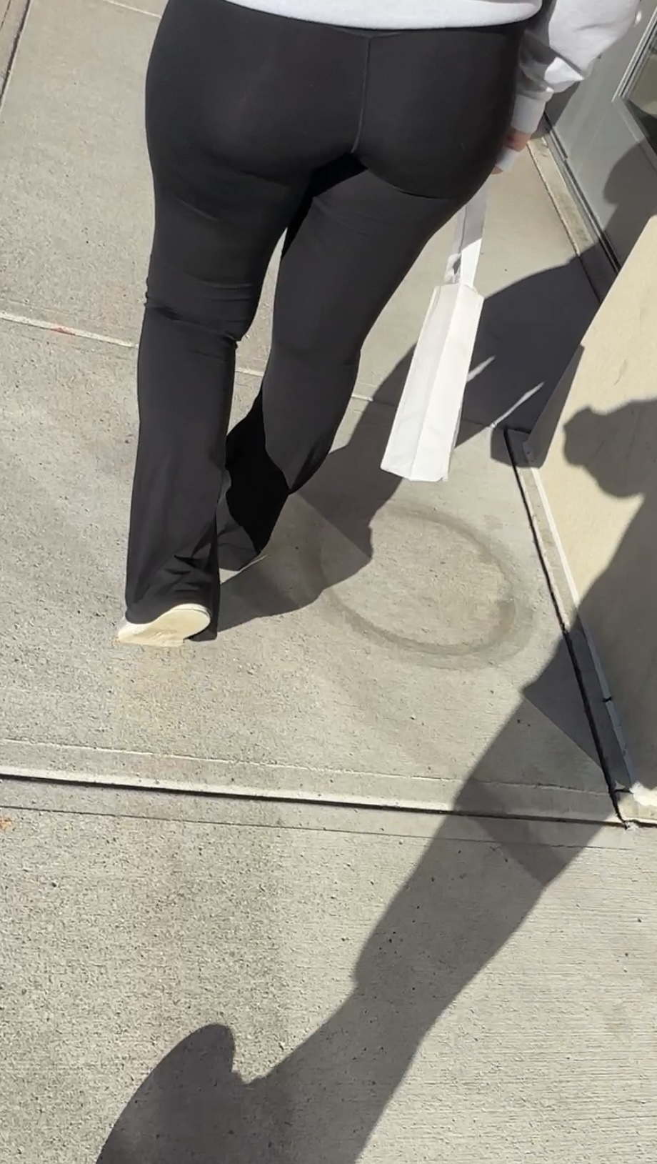 Pawg in flare leggings 🥵 ass was bouncing all over the place 😮‍💨 - Forum