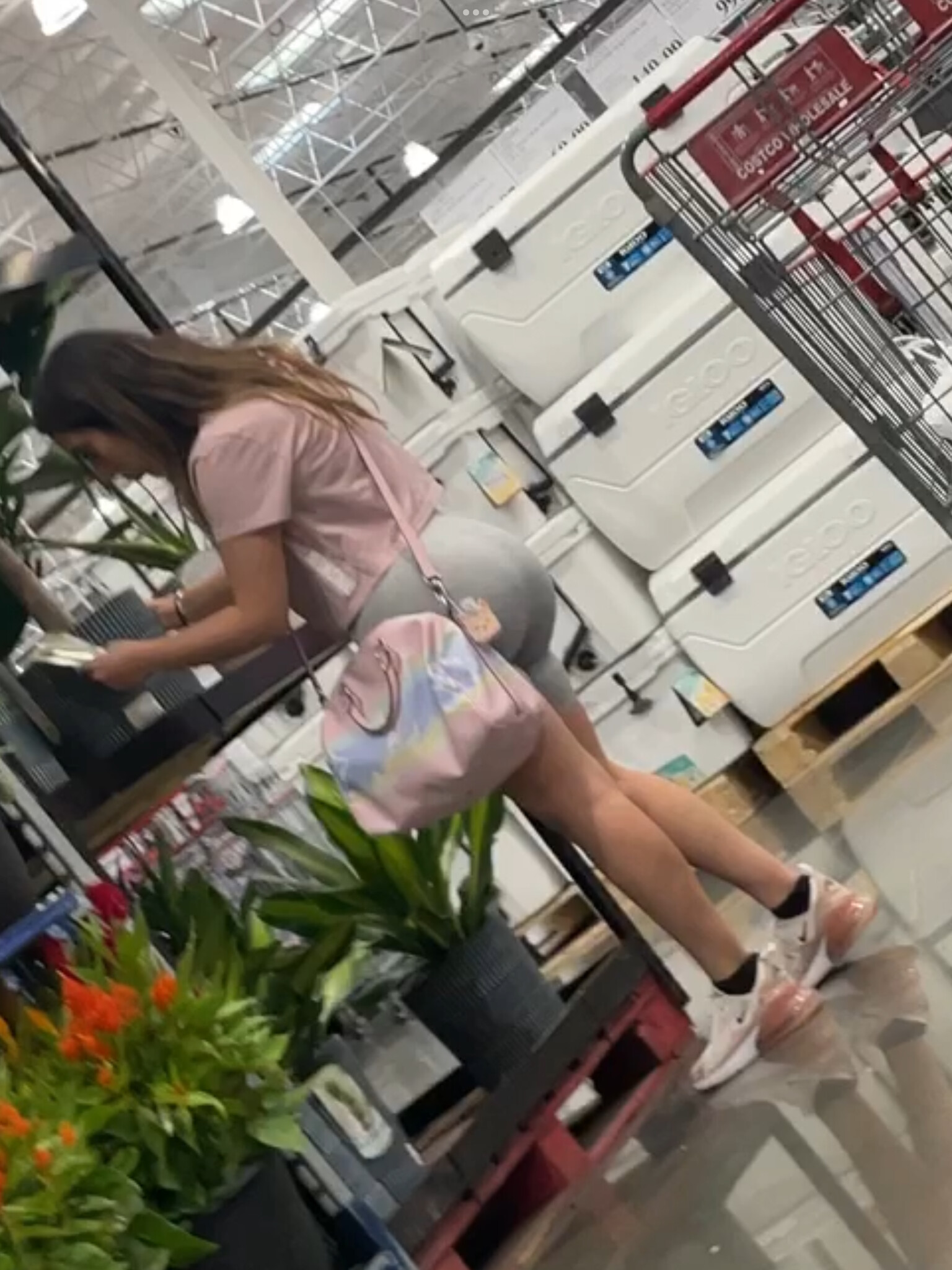 Insane BBL 🎈 & Cameltoe 🐫 + Bonus Escalator Cheeks 🍑+ Preview - Short ...