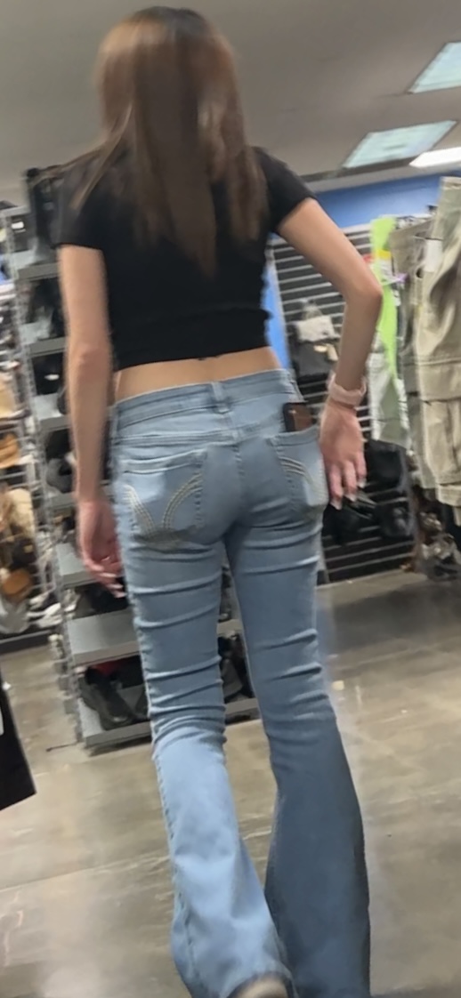 Petite Asian ho showing off tramp stamp & bubble butt - Tight Jeans - Forum