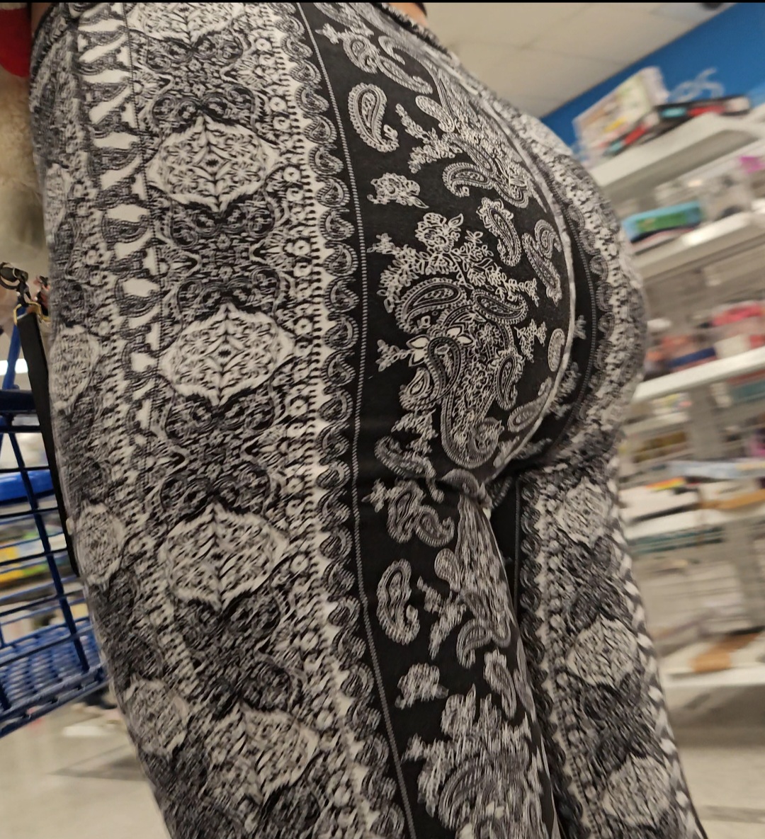 Hot Curly haired wearing the FORBIDDEN (flare print) pants - Forum