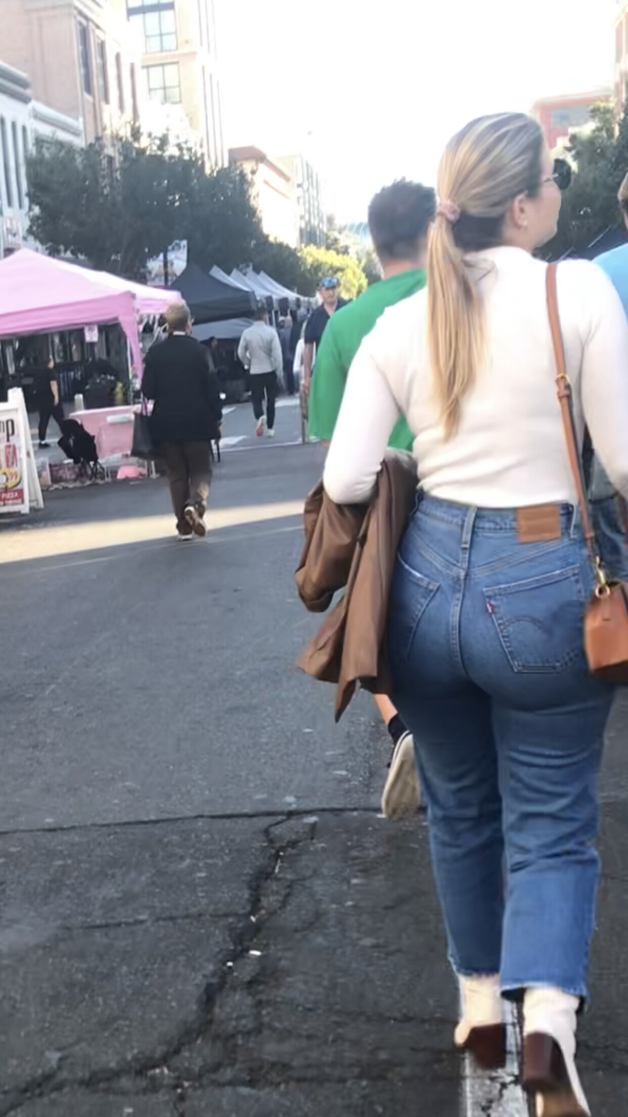 Capping someone’s Juicy PAWG Girlfriend 🍑 🤤 - Tight Jeans - Forum